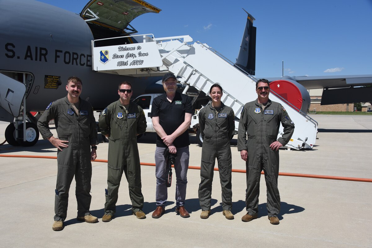 185th hosts KC-135 media flight > 185th Air Refueling Wing > Article ...