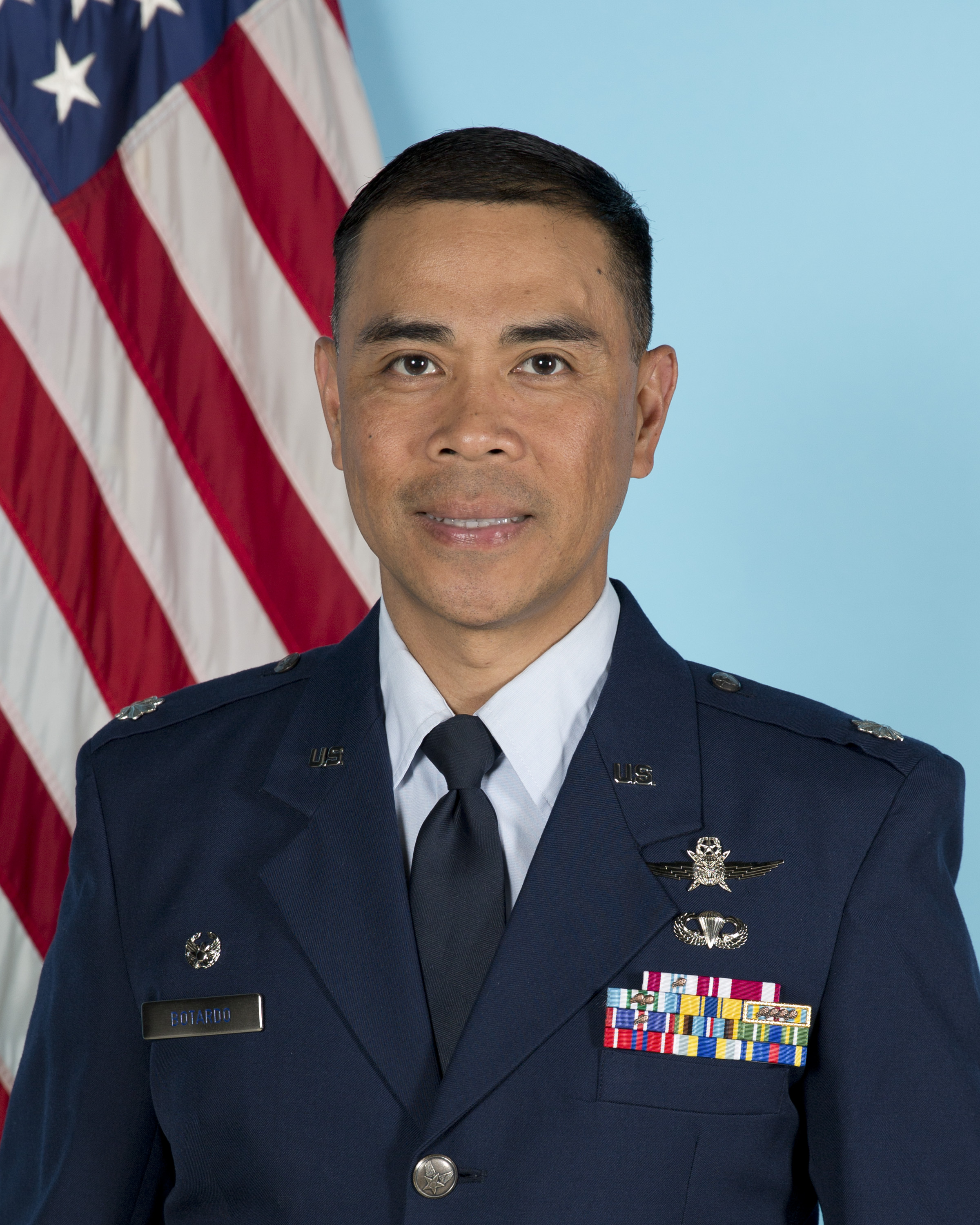 Lusardi takes command of 505th CS > 505th Command and Control Wing > News