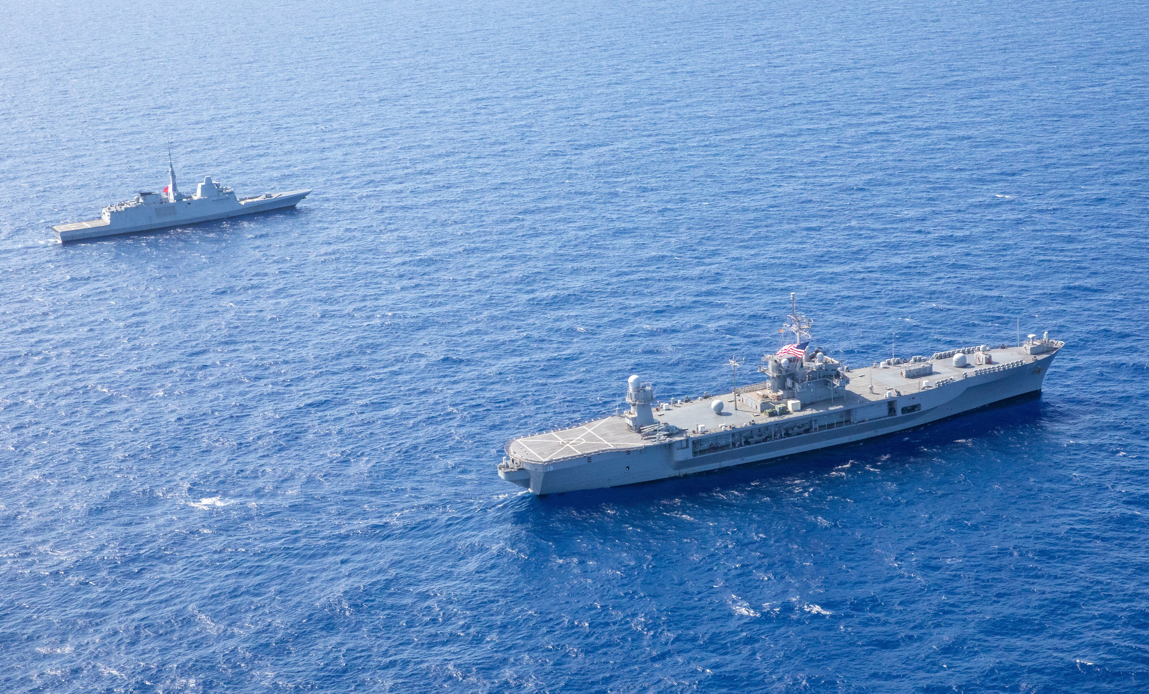 U.S. 7th Fleet, Blue Ridge Team Conduct Maneuvering Exercise with ...