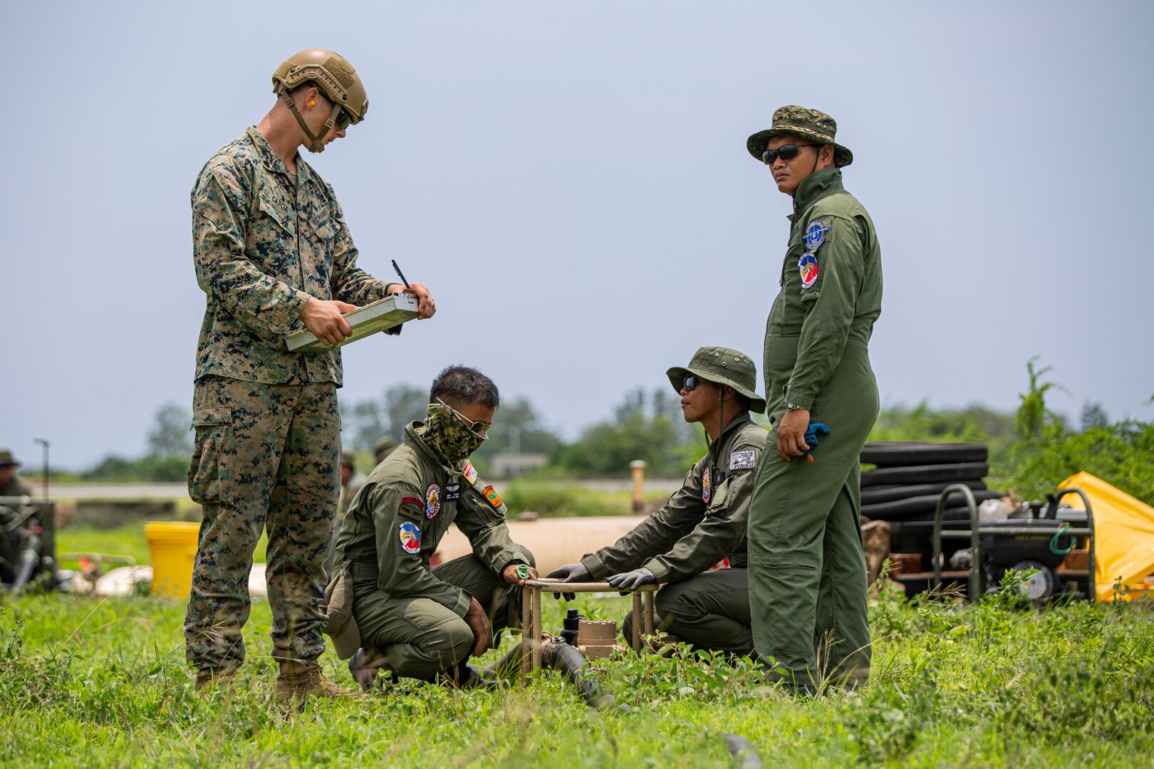 U.S.-Philippine bilateral airfield operations: MWSS-371 conducts FARP ...
