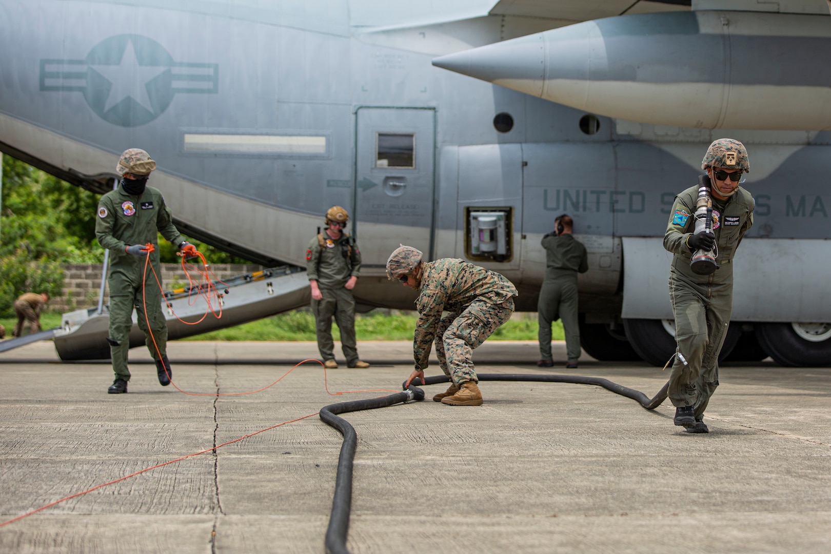 U.S.-Philippine bilateral airfield operations: MWSS-371 conducts FARP ...