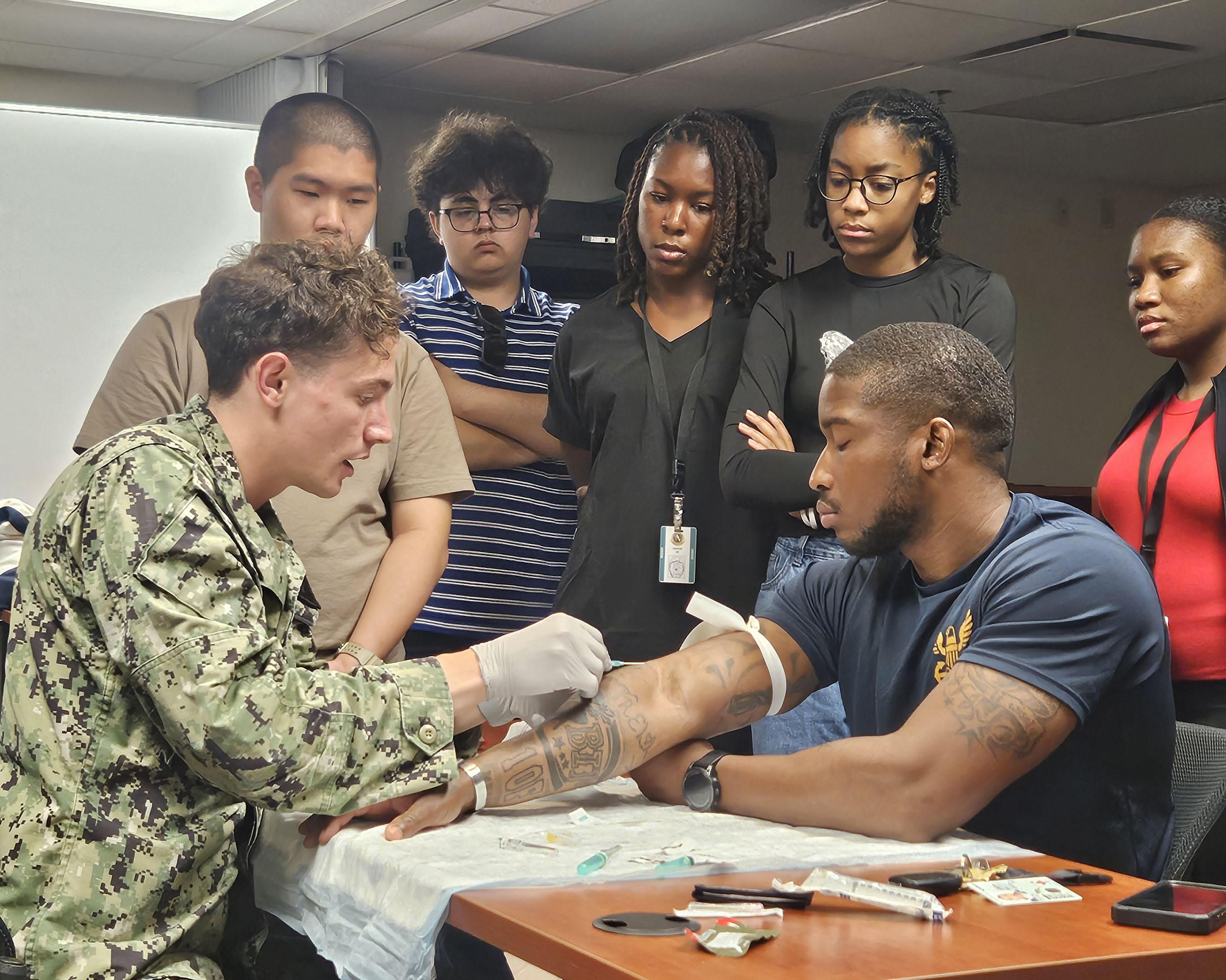 Local medical students get hands on military medical training > Navy ...