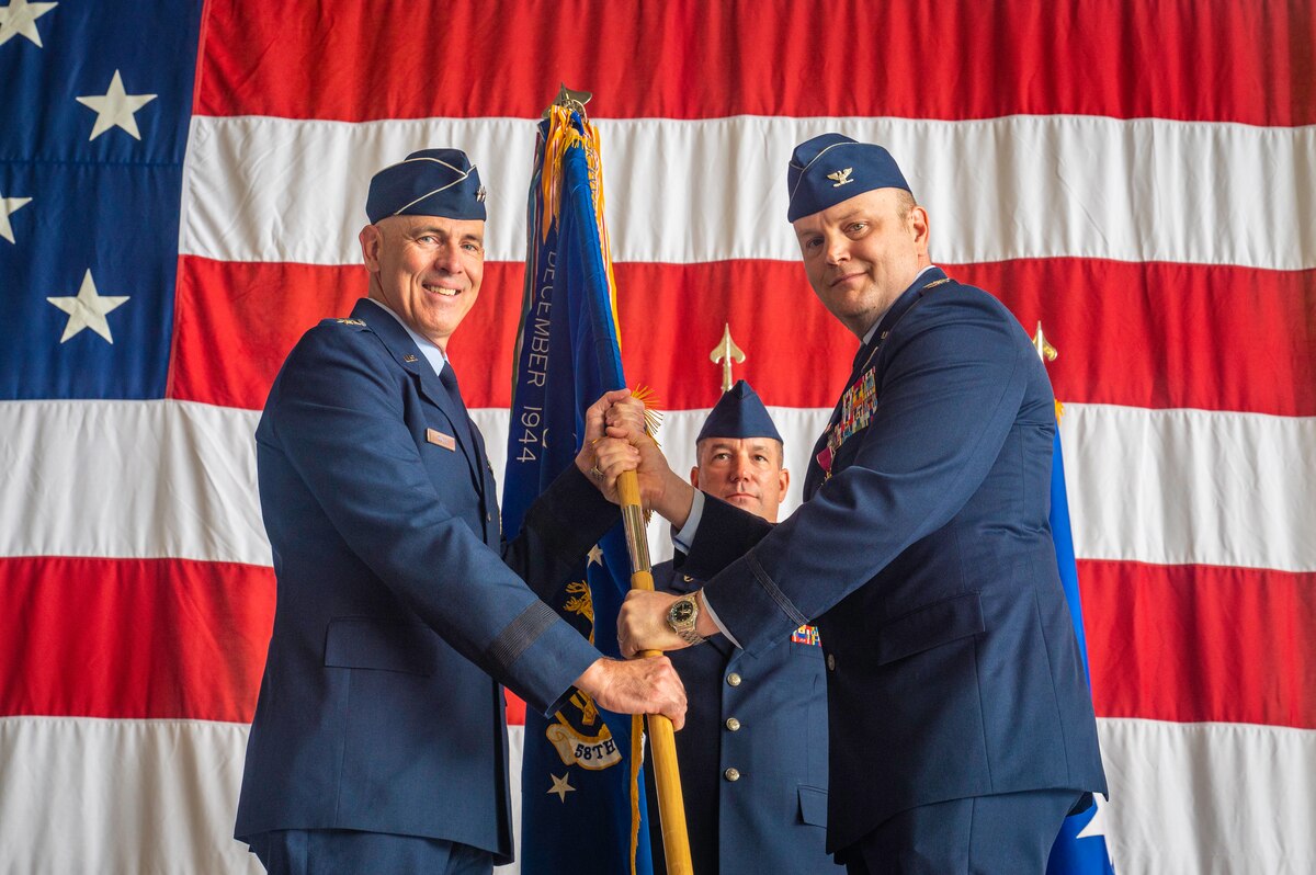 58 SOW welcomes new commander > Kirtland Air Force Base > Article Display