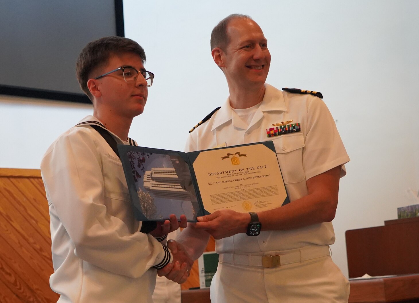 Tri-Service Optician School onboard NWS Yorktown graduates 15 new ...