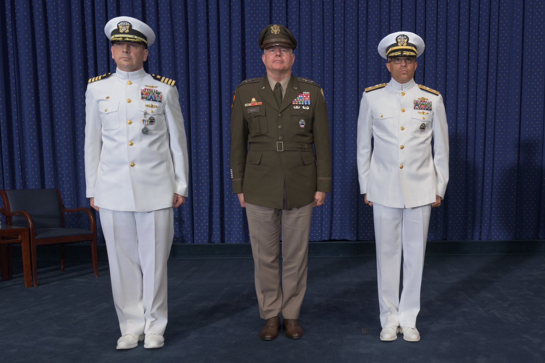 Navy admiral assumes command of DLA Energy > Defense Logistics Agency ...