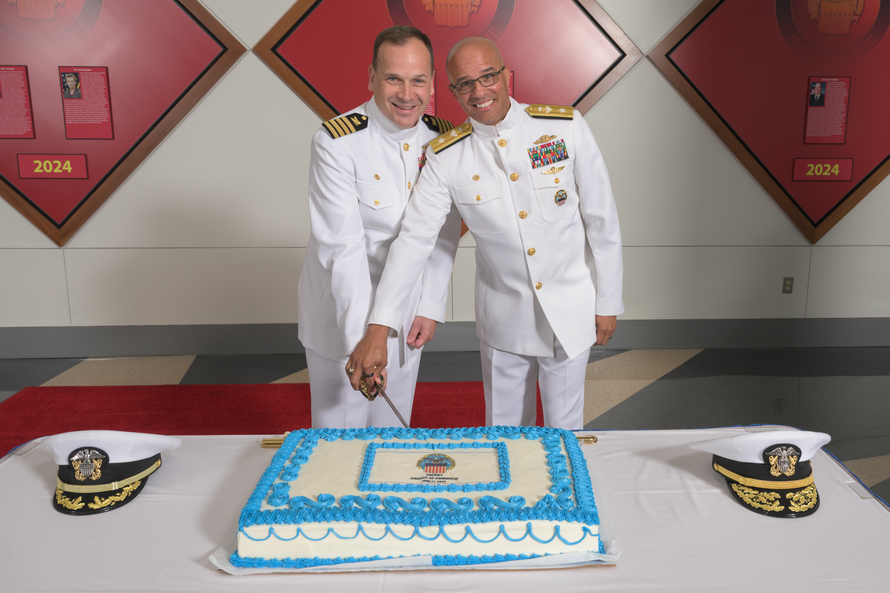 Navy admiral assumes command of DLA Energy > Defense Logistics Agency ...