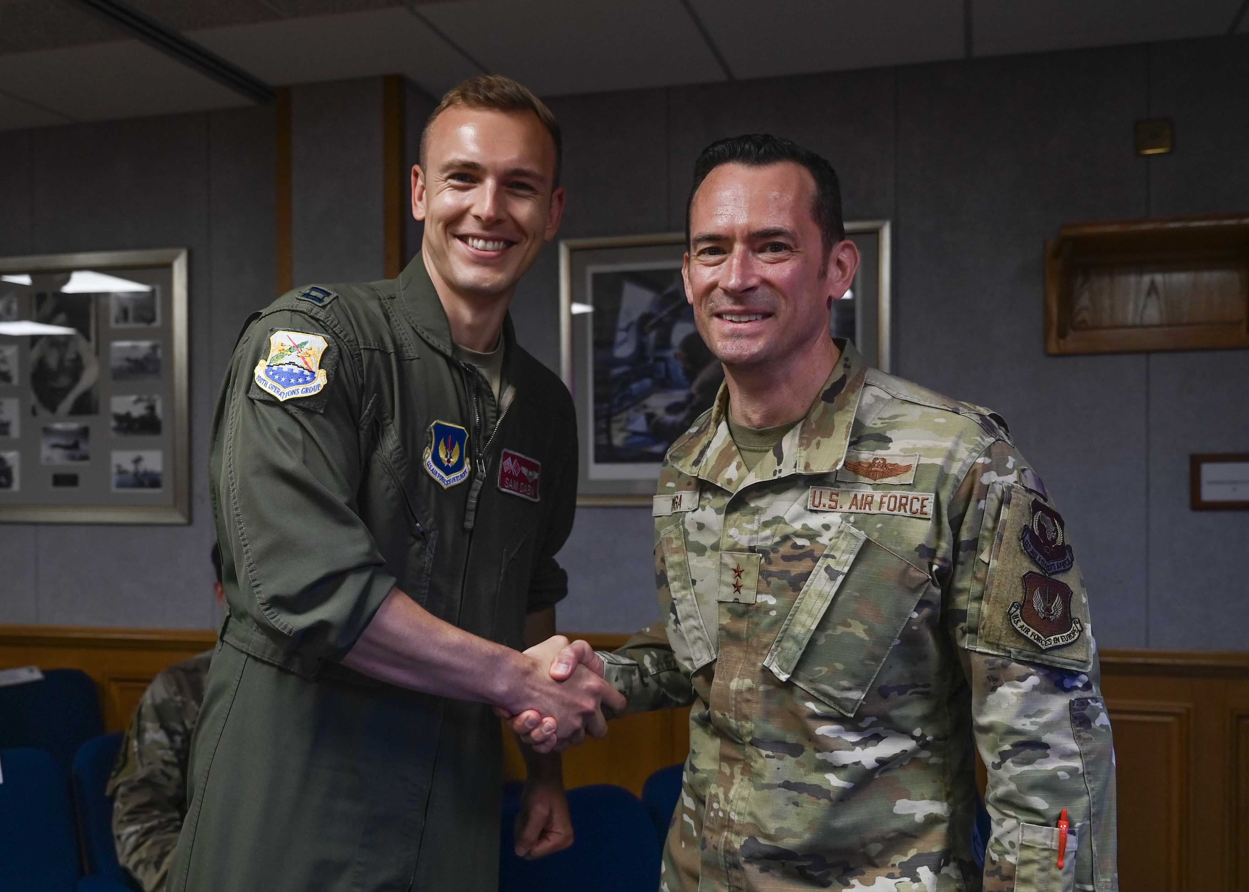 Team Mildenhall leaders welcome 3rd AF commander > Royal Air Force Mildenhall > RAF Mildenhall News