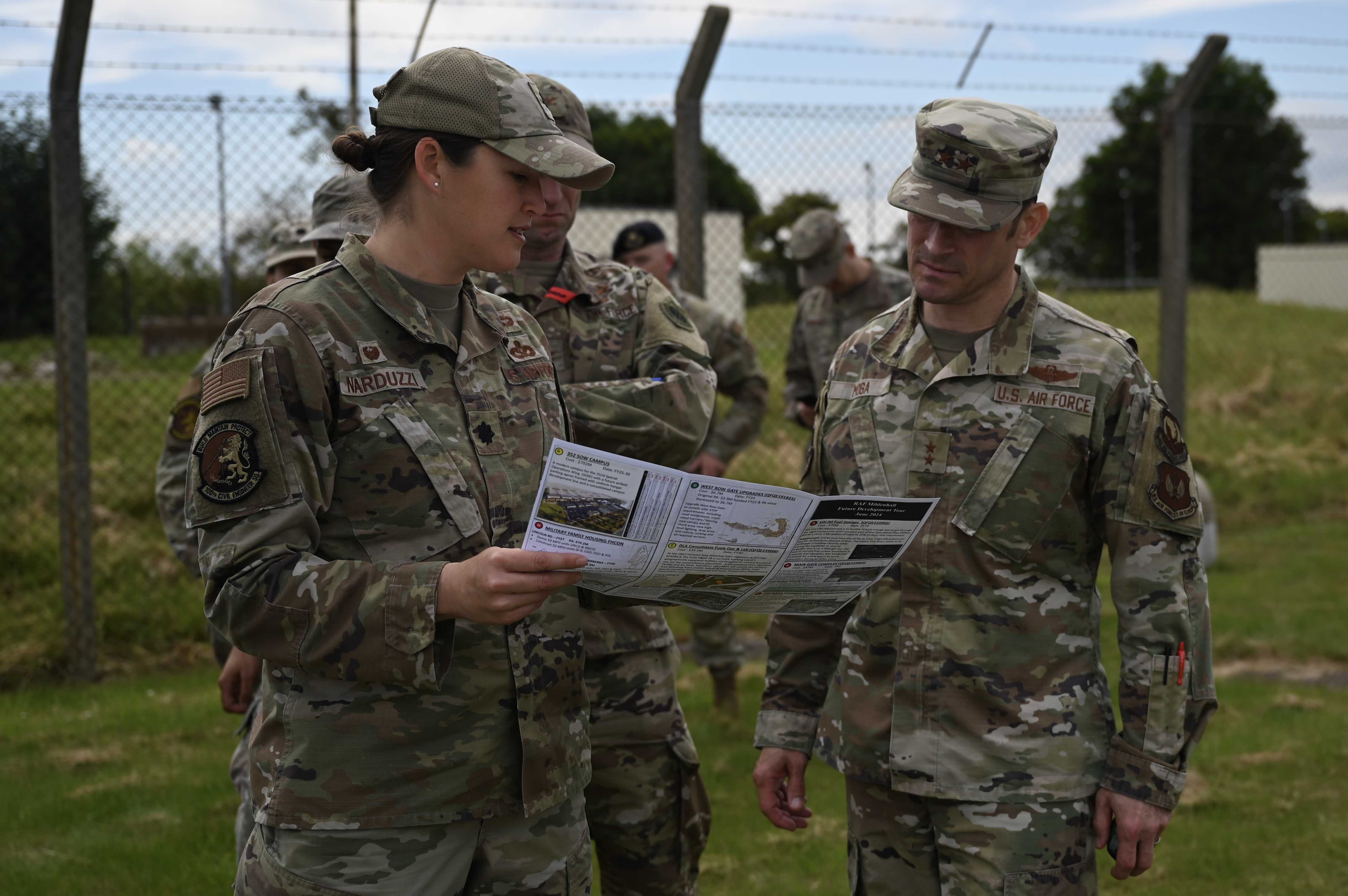 Team Mildenhall leaders welcome 3rd AF commander > Royal Air Force ...