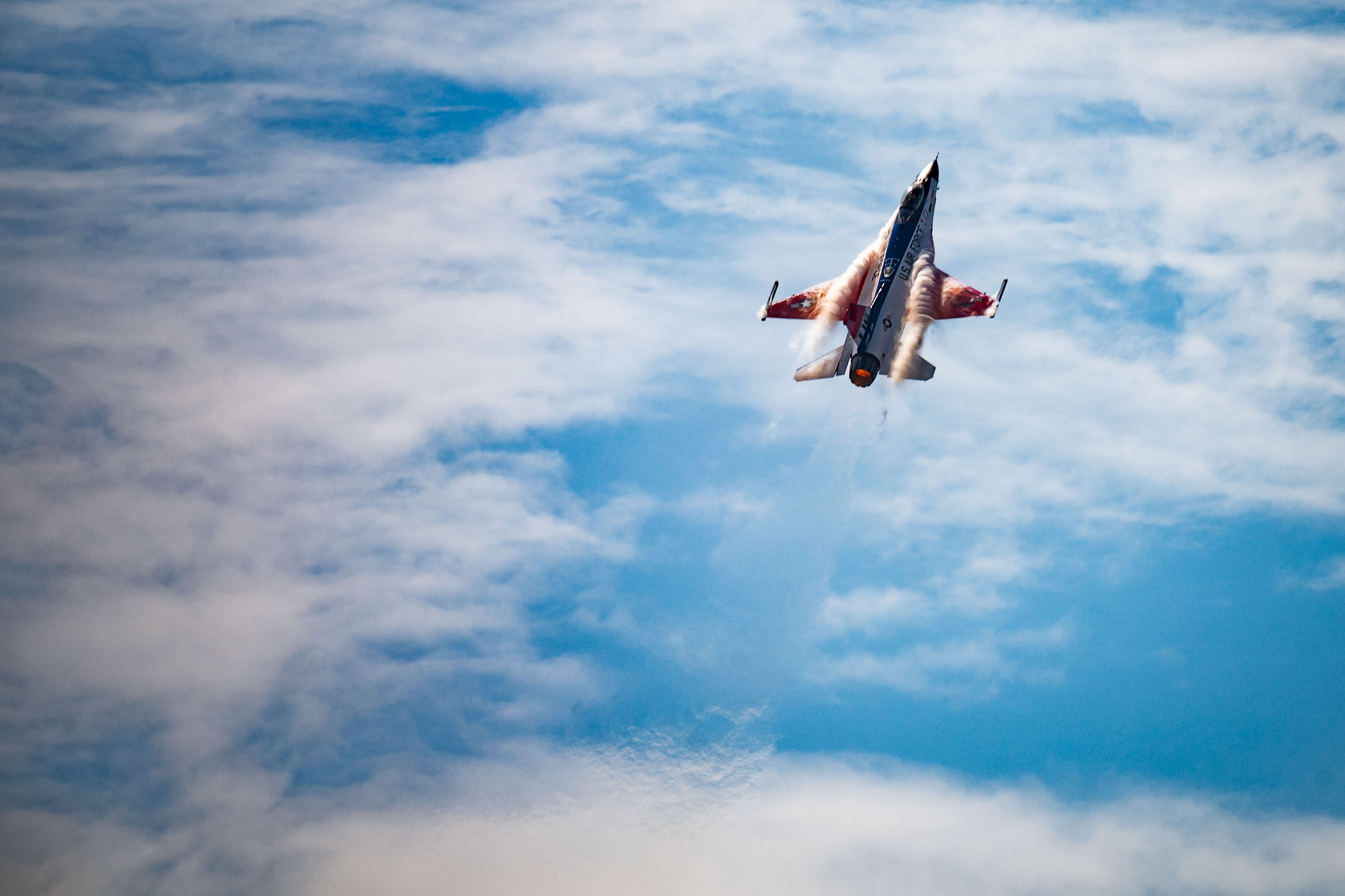 F-16 Viper Demonstration Team showcases combat capabilities at Festival ...
