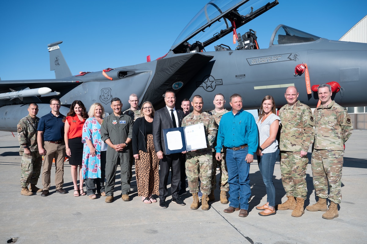 Gunfighters renew community commitment > Mountain Home Air Force Base ...