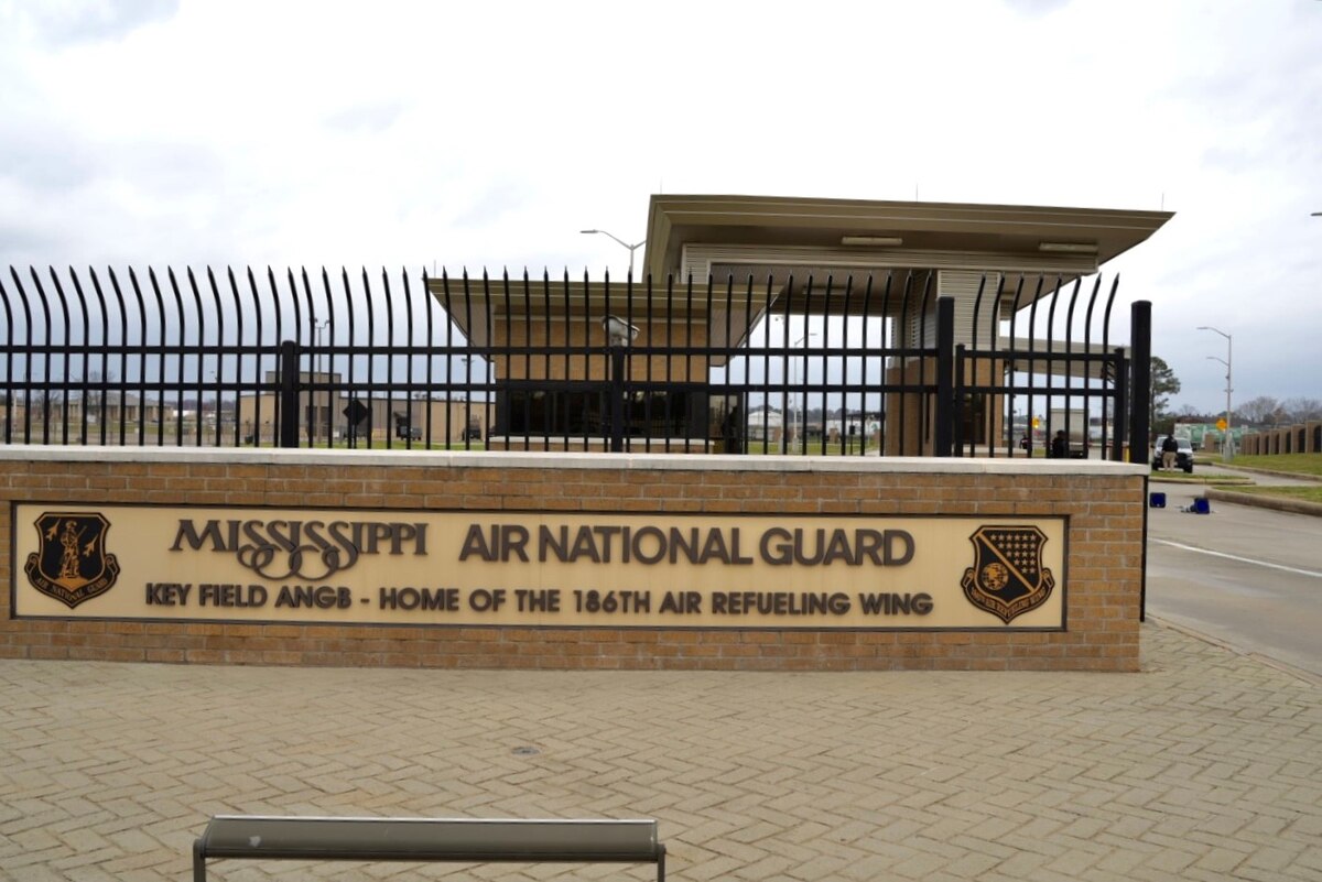 186th ARW KC135 aircraft lands safely > 186th Air Refueling Wing ...