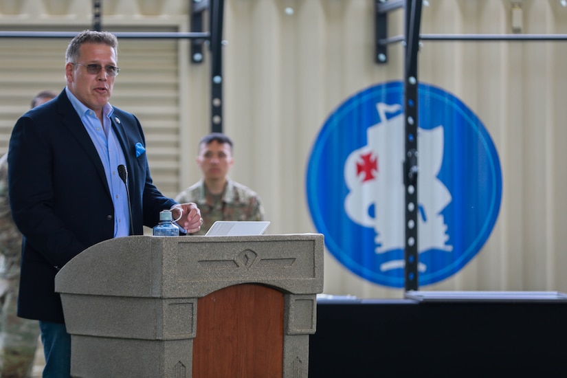 Prototype guidon returns to Headquarters and Headquarters Battalion ...