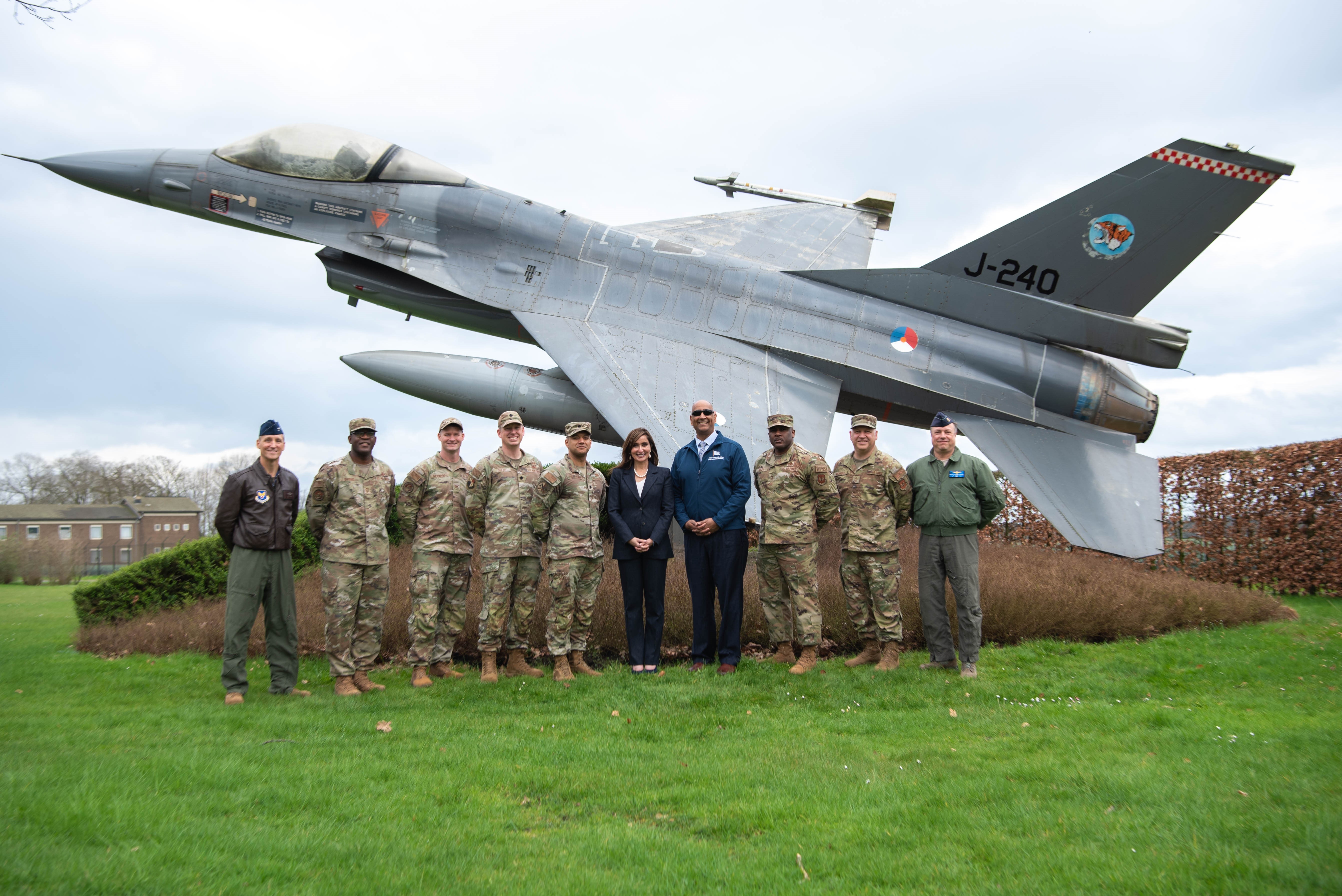 52nd Fighter Wing welcomes US Ambassador and SAF/IE leadership > Energy ...