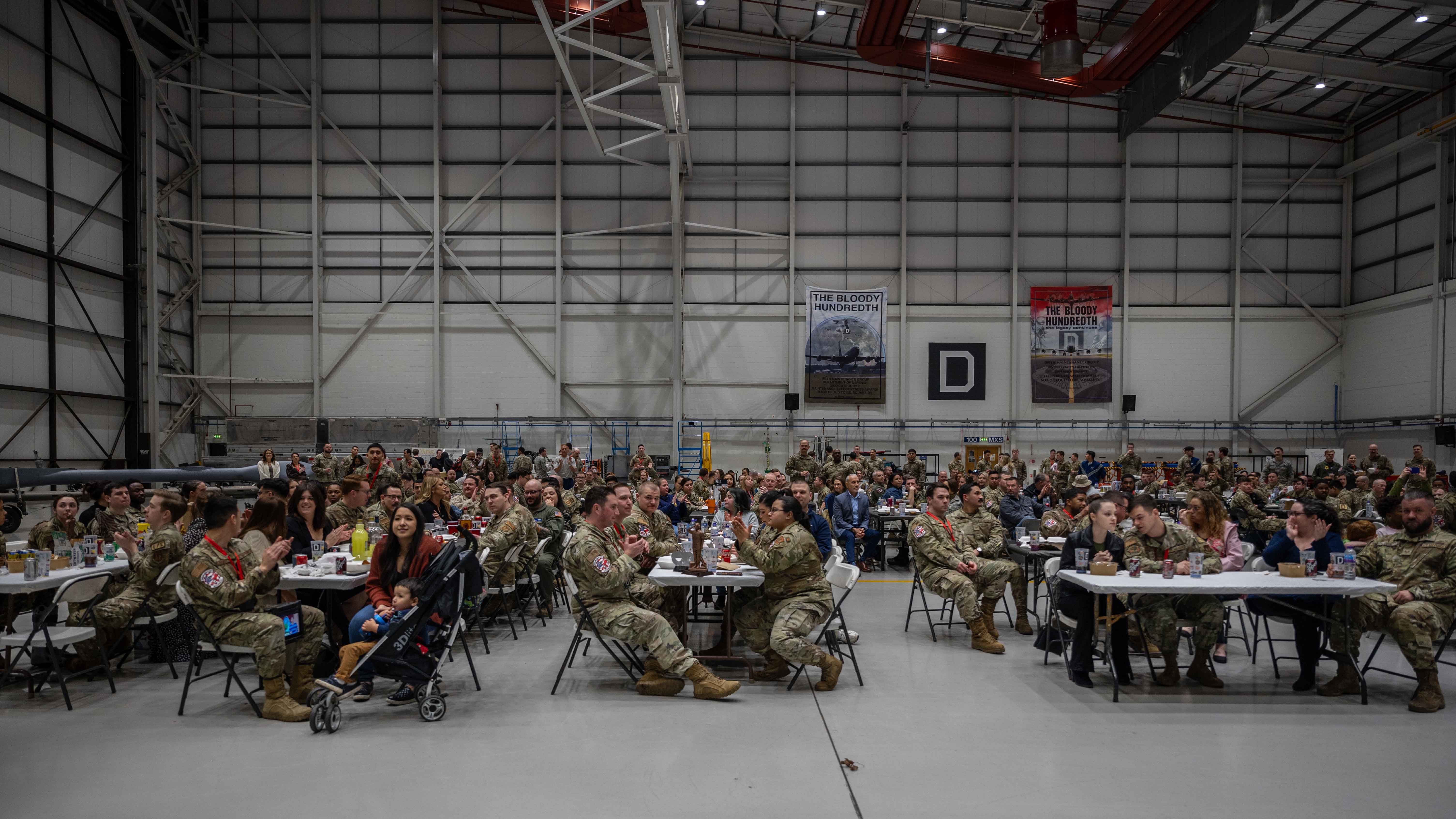 100th MXG hosts annual Knucklebuster Awards Banquet > Royal Air Force ...