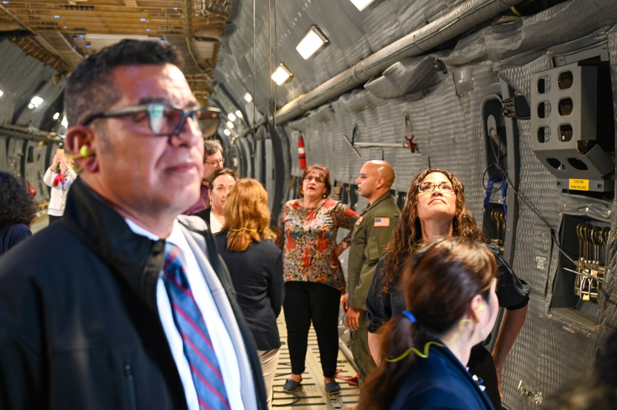 Retired Air Force Major Generals Visit 433rd Alamo Wing > 505th Command ...