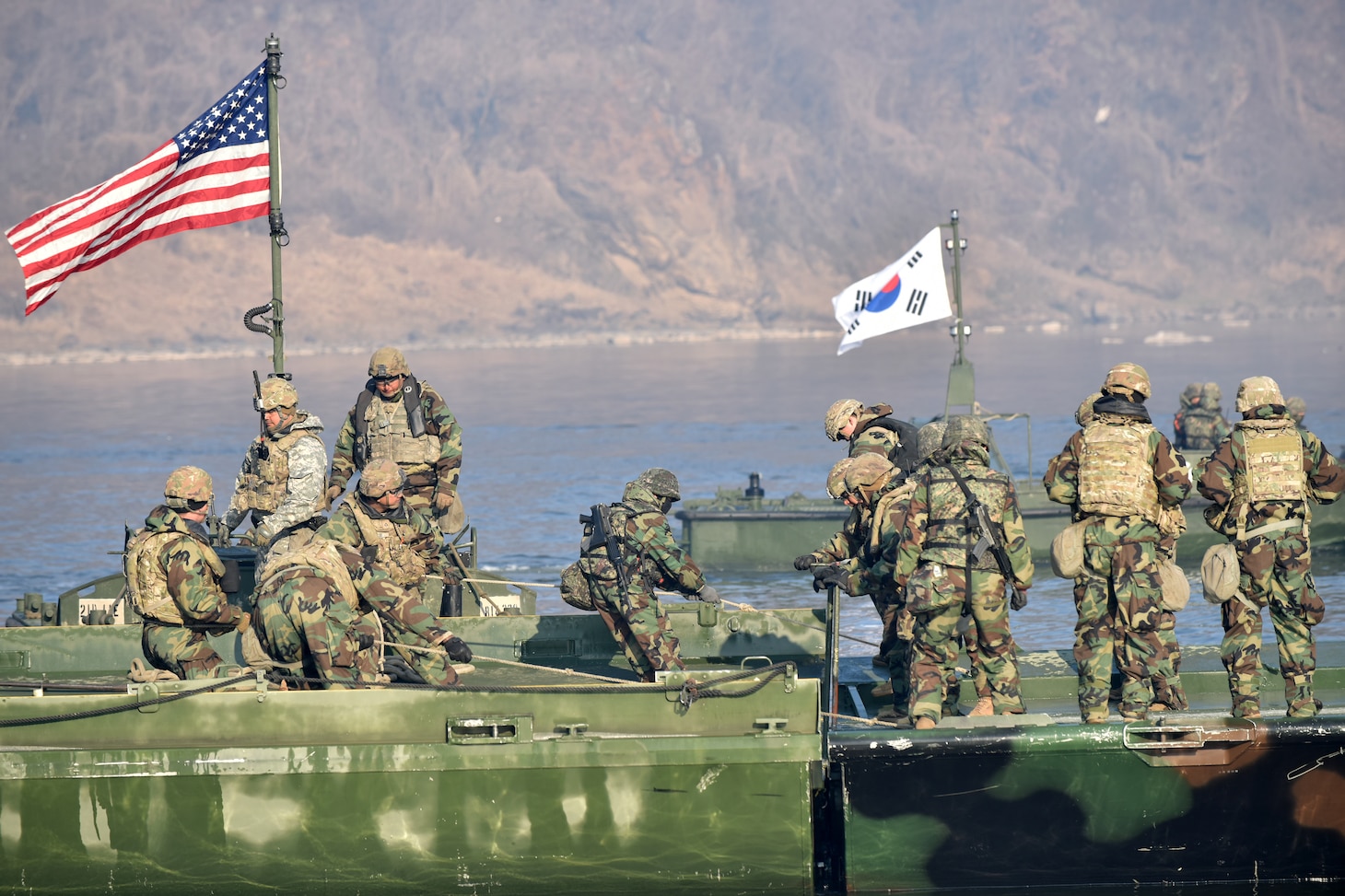 U.S. Army Engineers Complete Wet Gap Crossing with the ROK Army > U.S ...