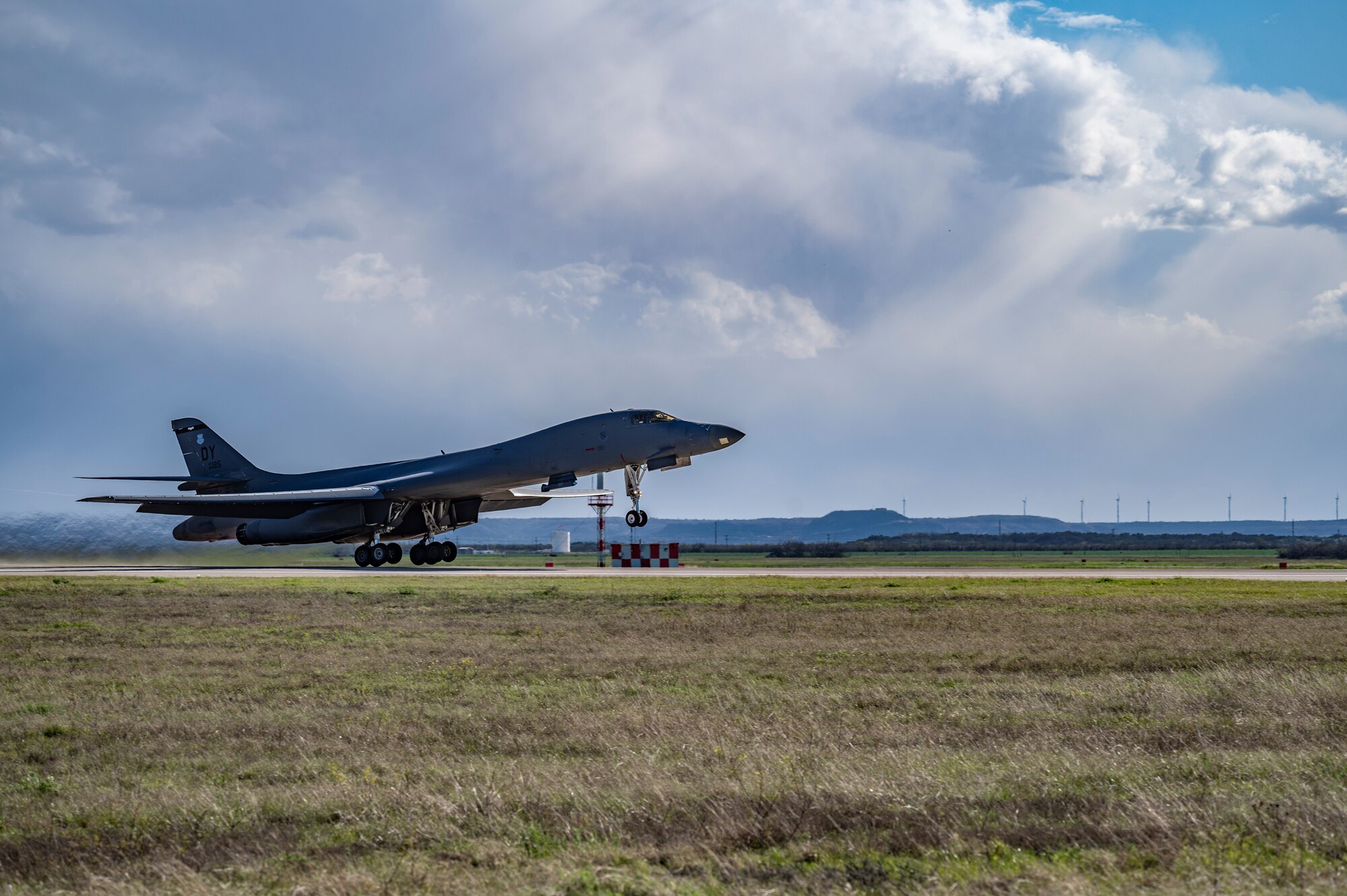 B-1B bombers arrive at Morón for latest European bomber task force ...