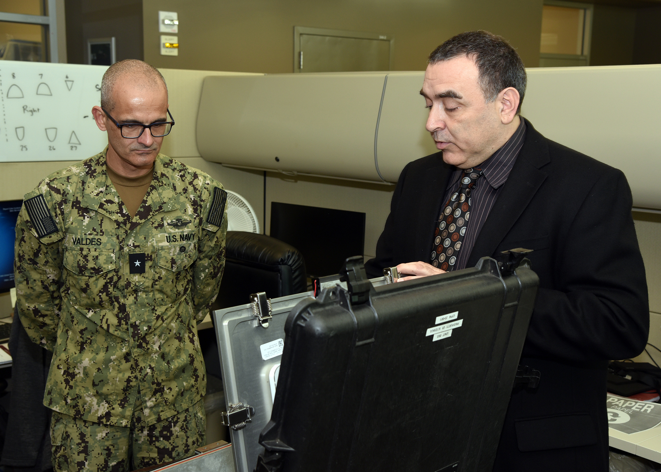 Commander, Naval Medical Forces Pacific visits NAMRU San Antonio ...