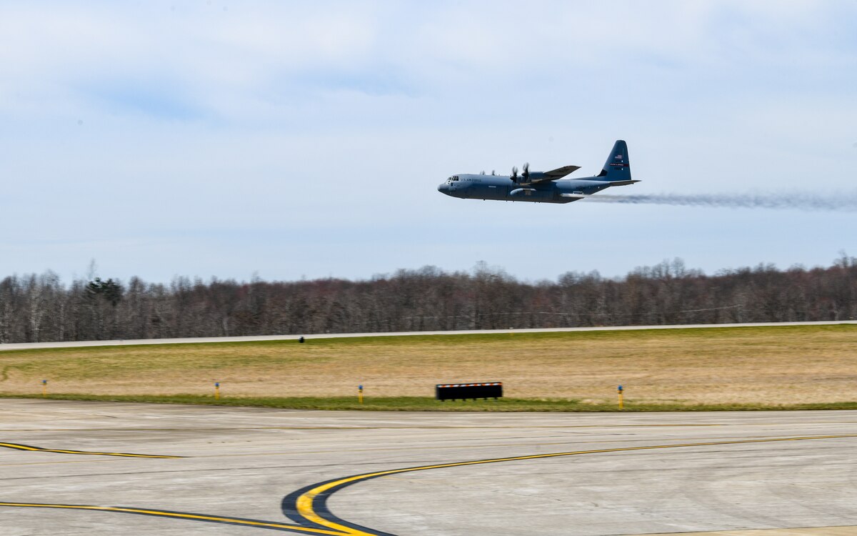 Spray mission's future soars in test flight > Little Rock Air Force ...