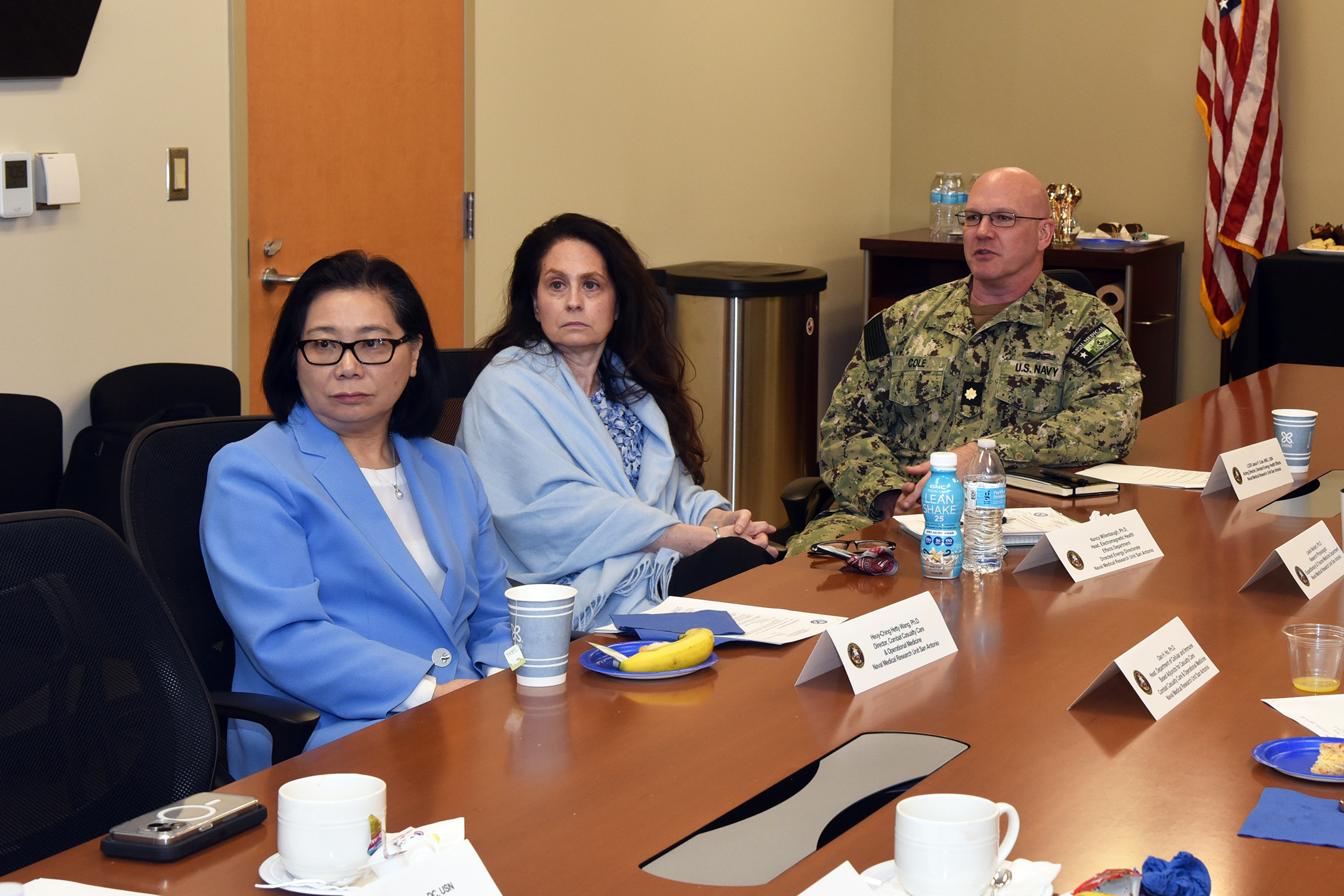 USUHS Vice President of Research visits NAMRU San Antonio > Navy ...