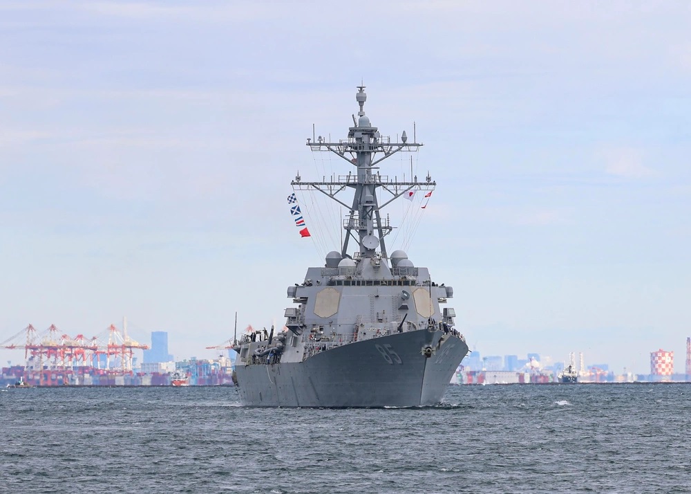 USS McCampbell (DDG 85)