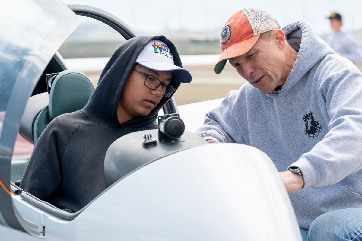 Scouts Soar: STEM Event Inspires Future Aviators > 505th Command and ...