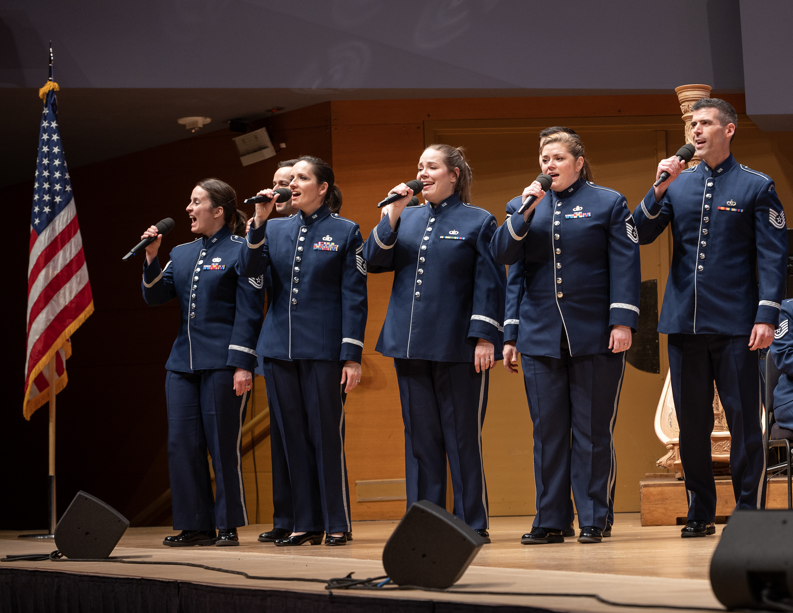 U.S. Air Force Band and Singing Sergeants: Midwest Tour > 133rd Airlift ...