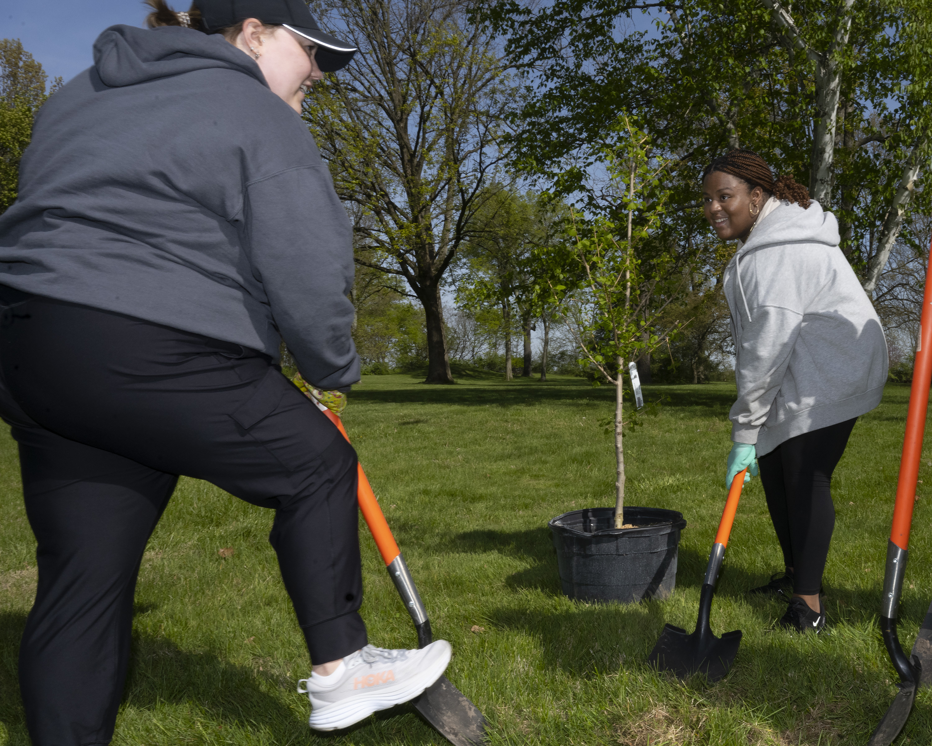 Wright-Patt, Fairborn students mark Arbor Day > Air Force Life Cycle ...