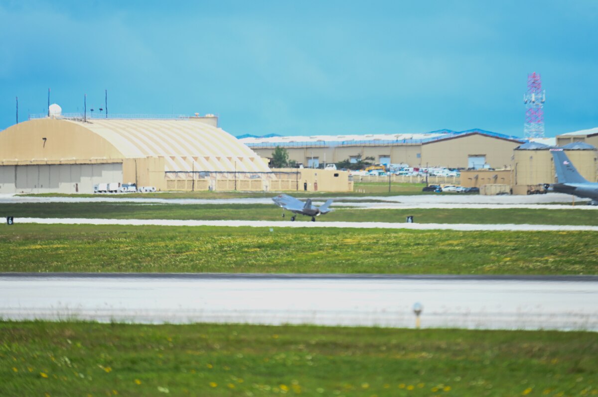 U.S. Marine Corps F-35B Lightning II jets land on Andersen AFB ...