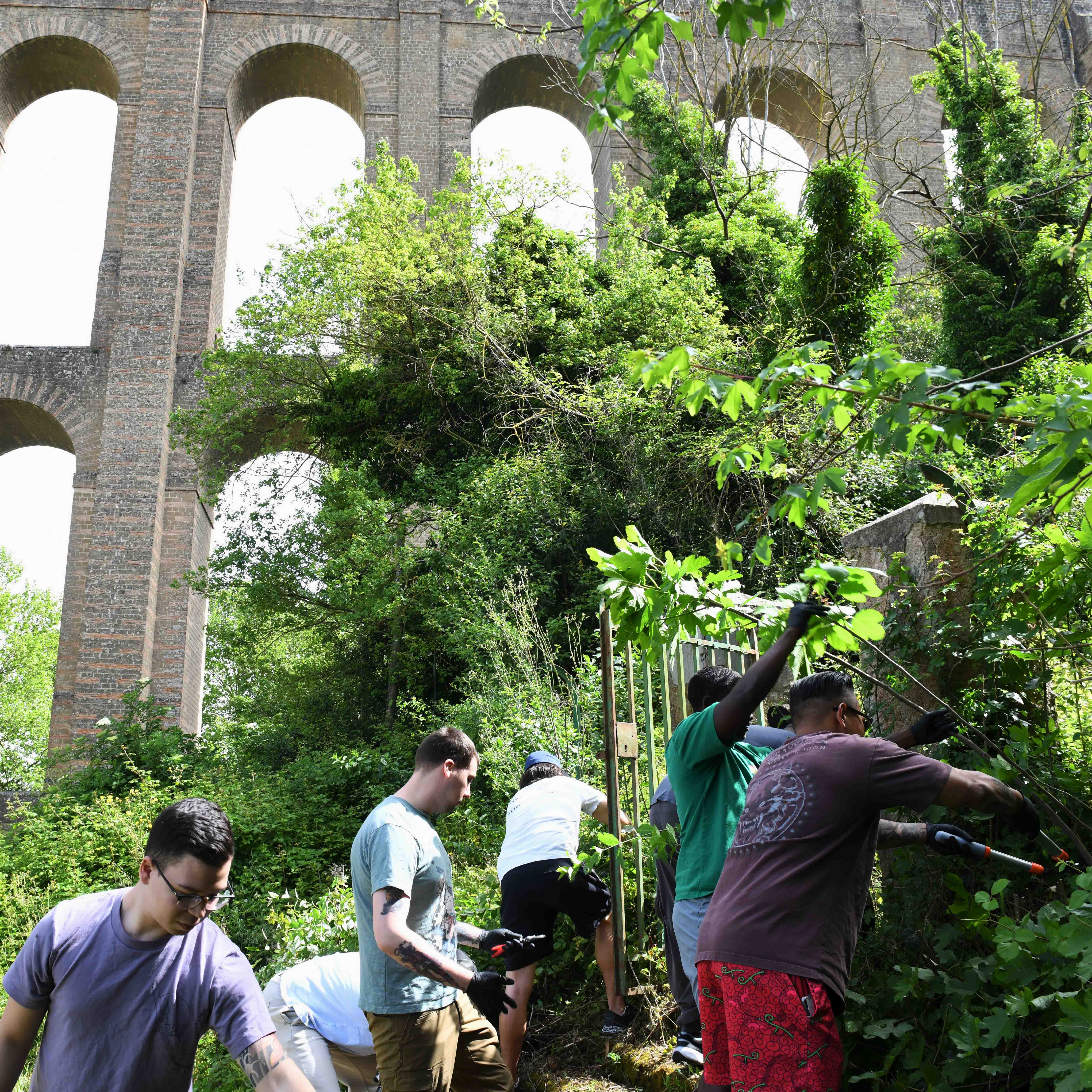 Caroline Aqueduct Cleaned by NSA Naples Volunteers > Commander, Navy ...