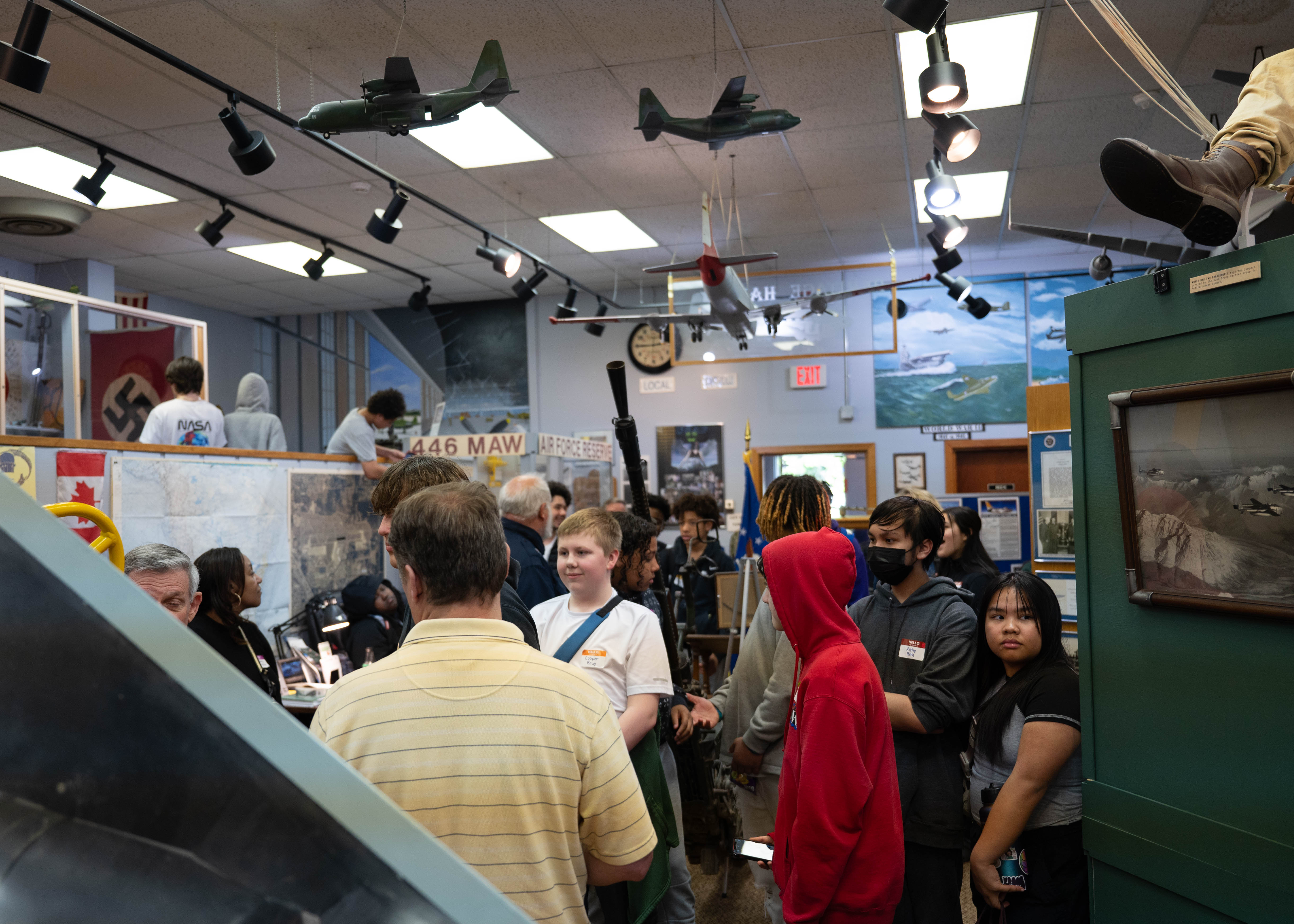 Team McChord hosts Spanaway Middle School tour > Team McChord > Article ...