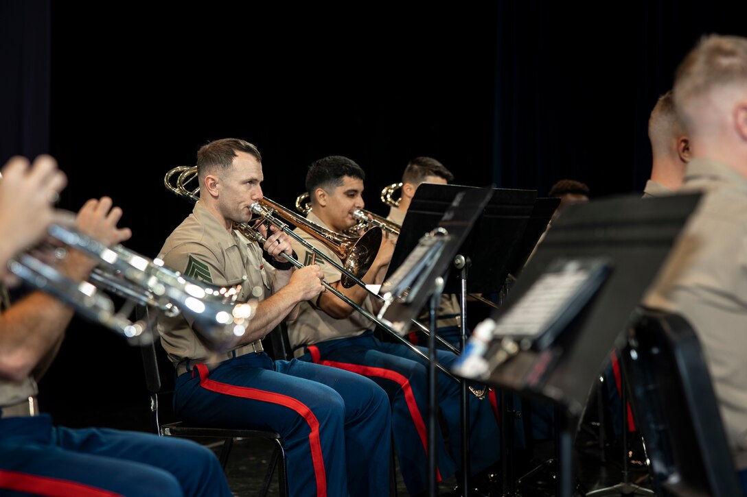 1st Marine Division Band Performs at Mira Costa HS