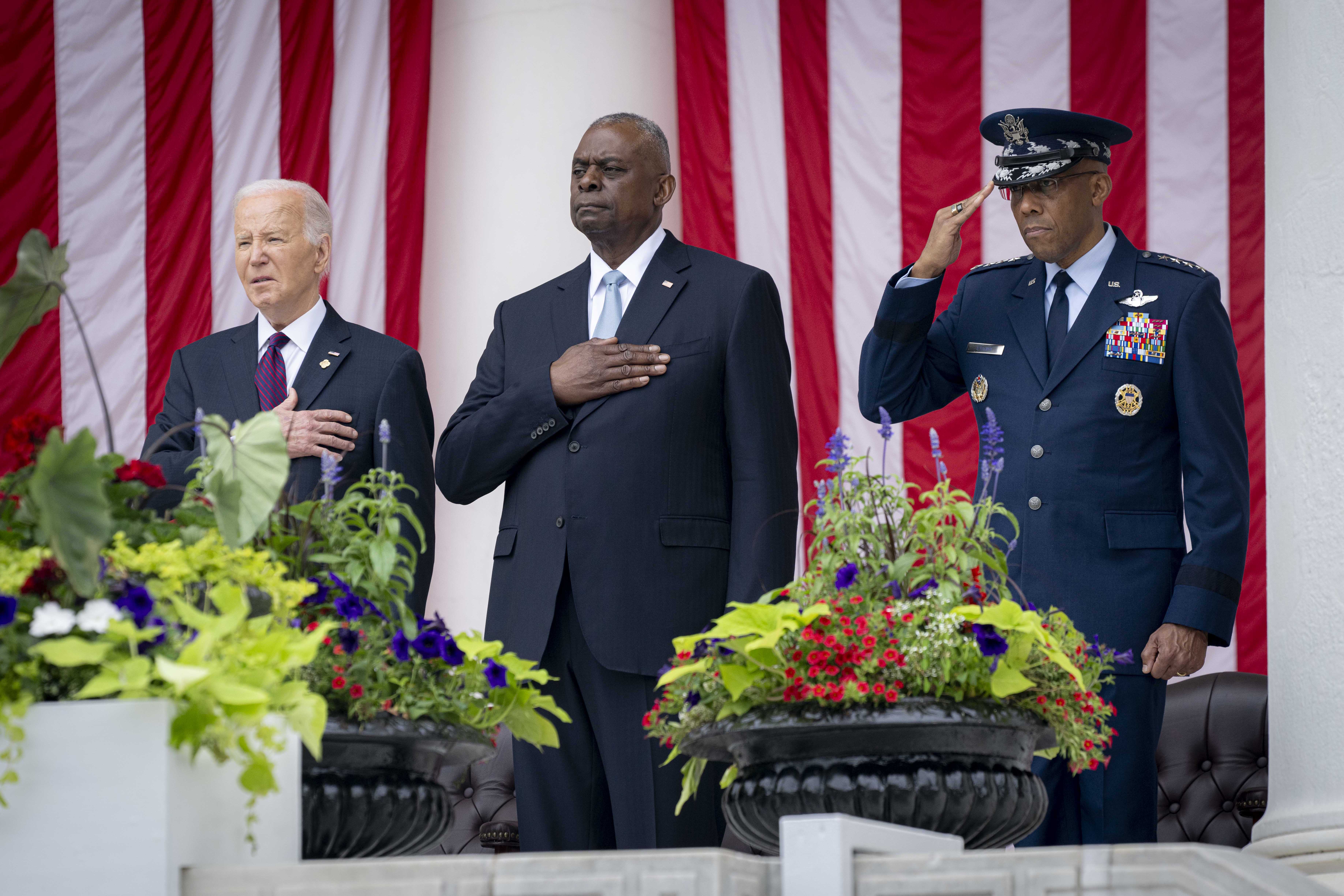 Nation's Leaders Honor Fallen Heroes > U.S. Department of War > Defense ...