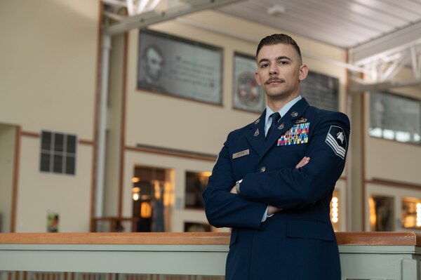 First Guardian graduates Army's Basic Leadership Course > United States ...