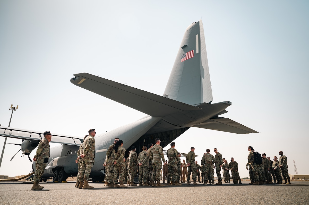 AFCENT commander visits 386th AEW > U.S. Air Forces Central > Display
