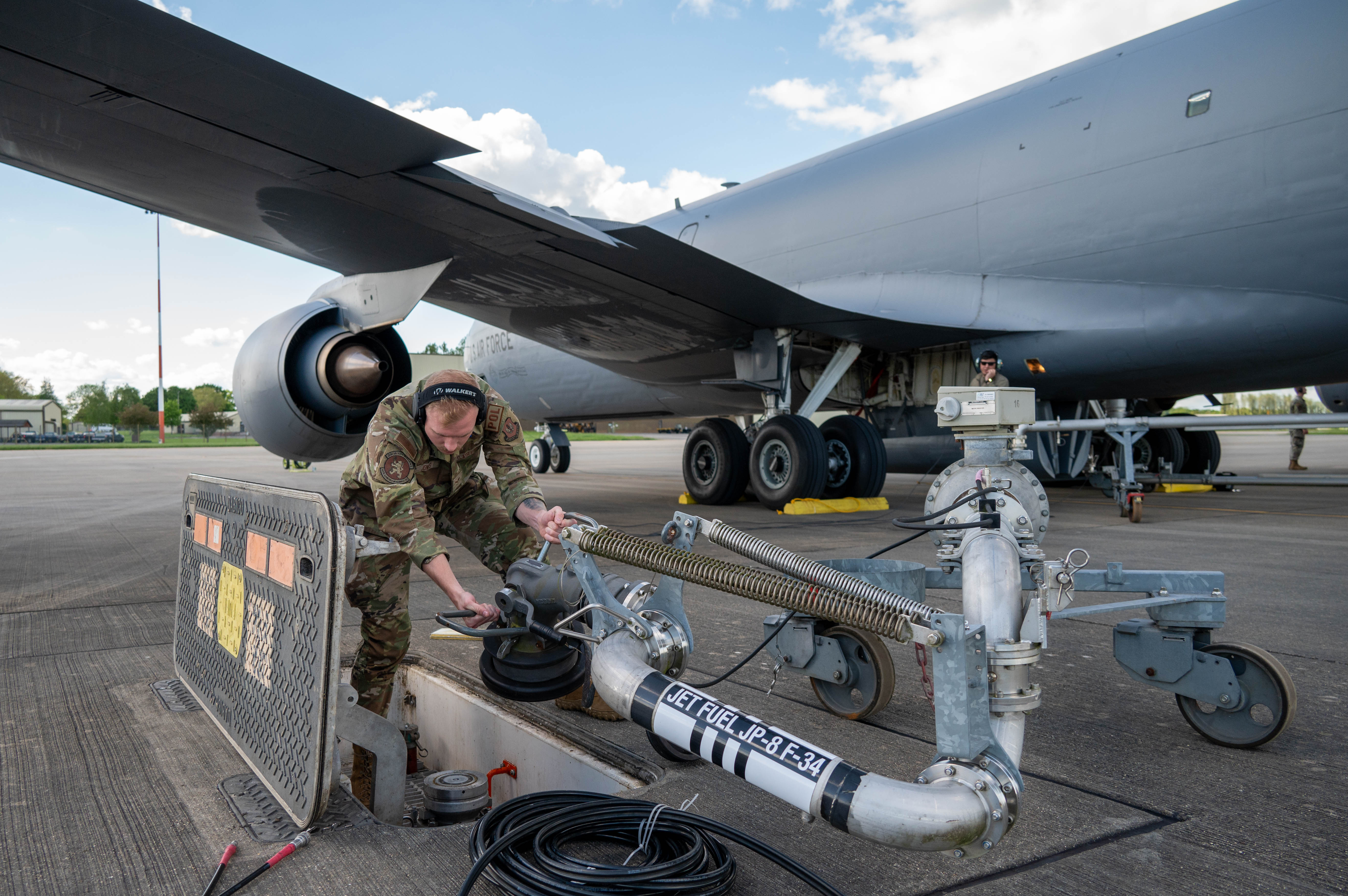 Pathfinders support 100th ARW with hot pit refuel > 501st Combat ...