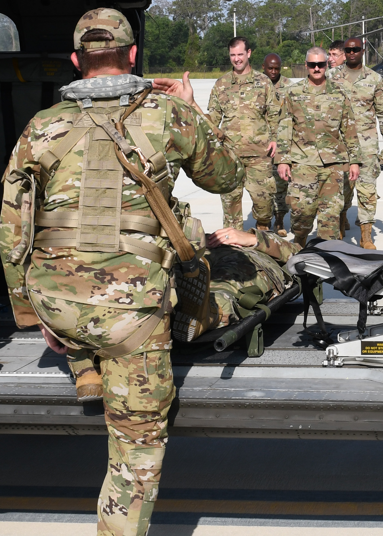'Warrior Medics' conduct Black Hawk medevac litter training ...
