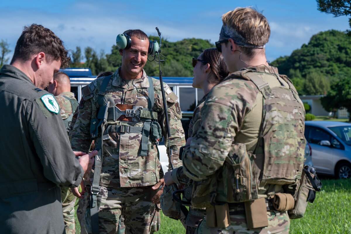 New USFJ/5AF Commander visits Kadena > Kadena Air Base > Article Display