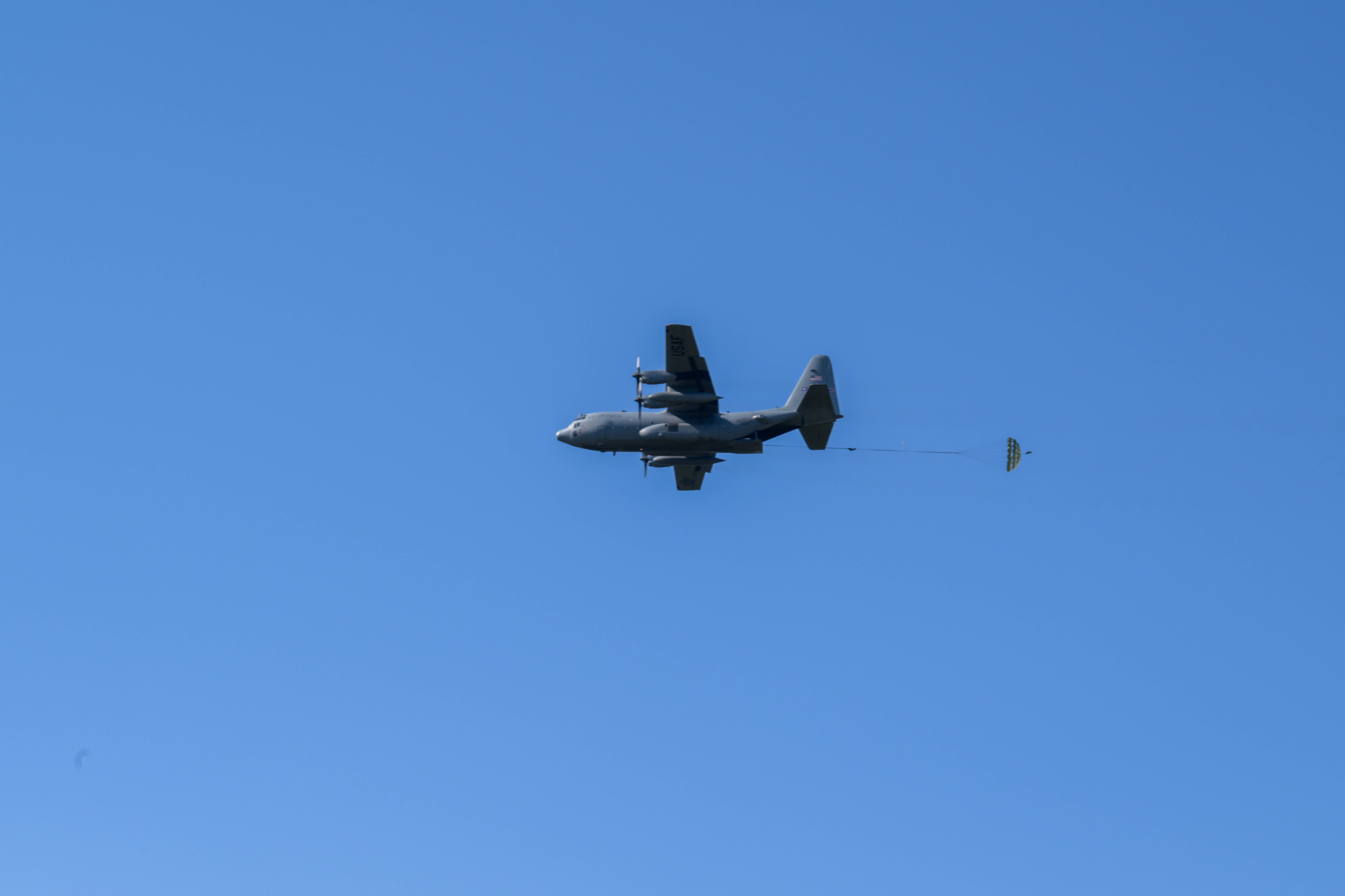 Airdrop practice hits the mark for combat readiness > Air Force Reserve ...