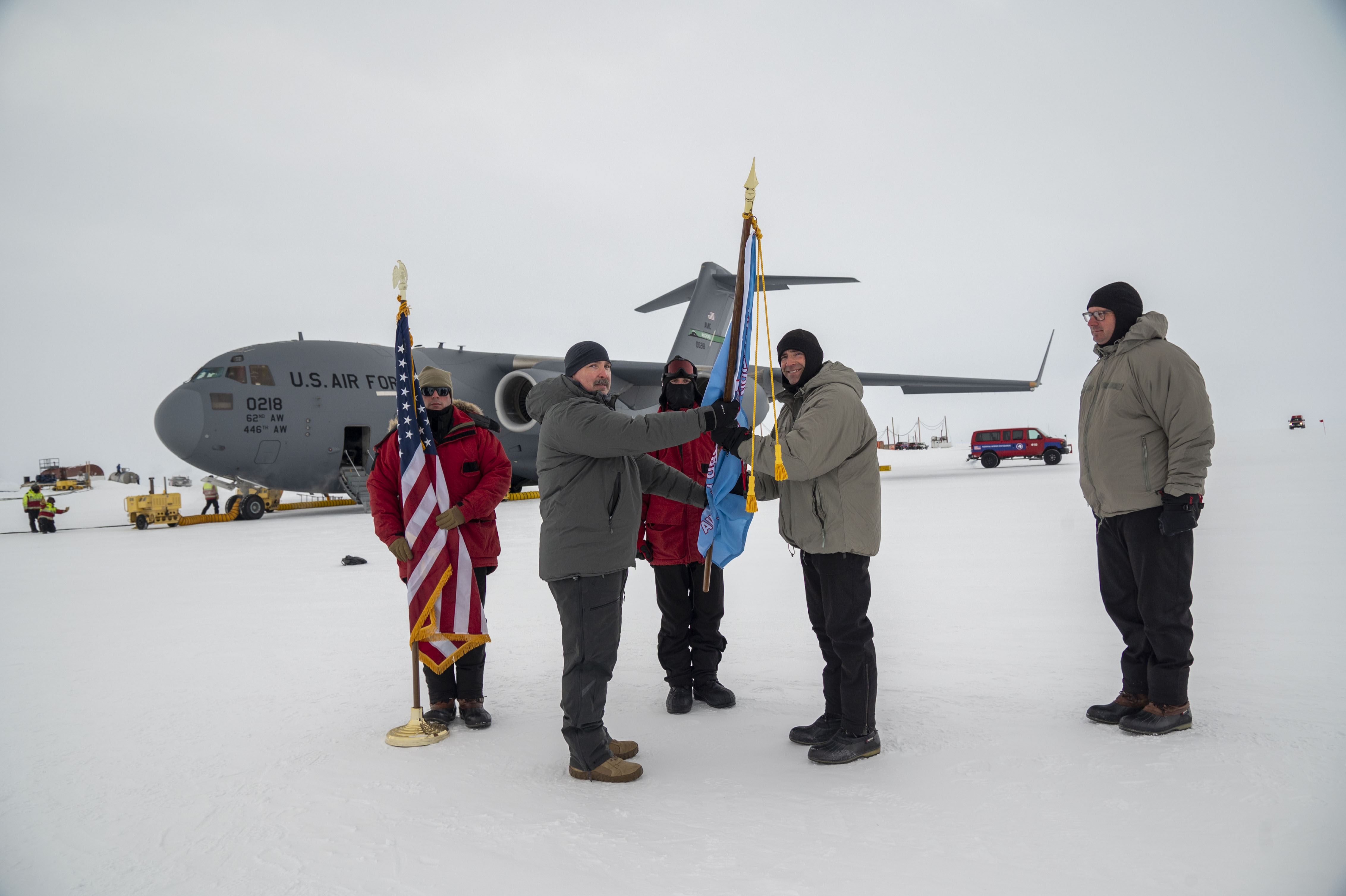 Antarctic Airlift: Change of Command on Ice > 4th Air Force > Article ...