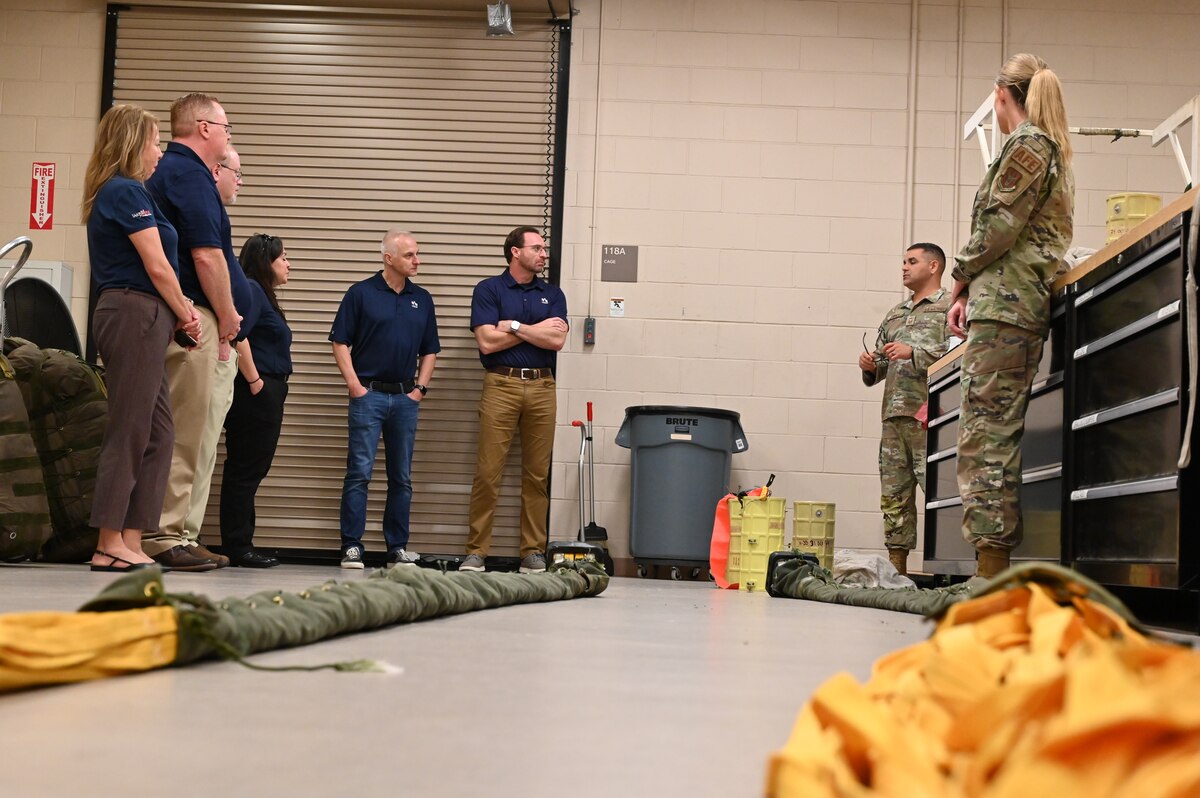 307th Bomb Wing hosts USAA immersion tour > 307th Bomb Wing > Article ...