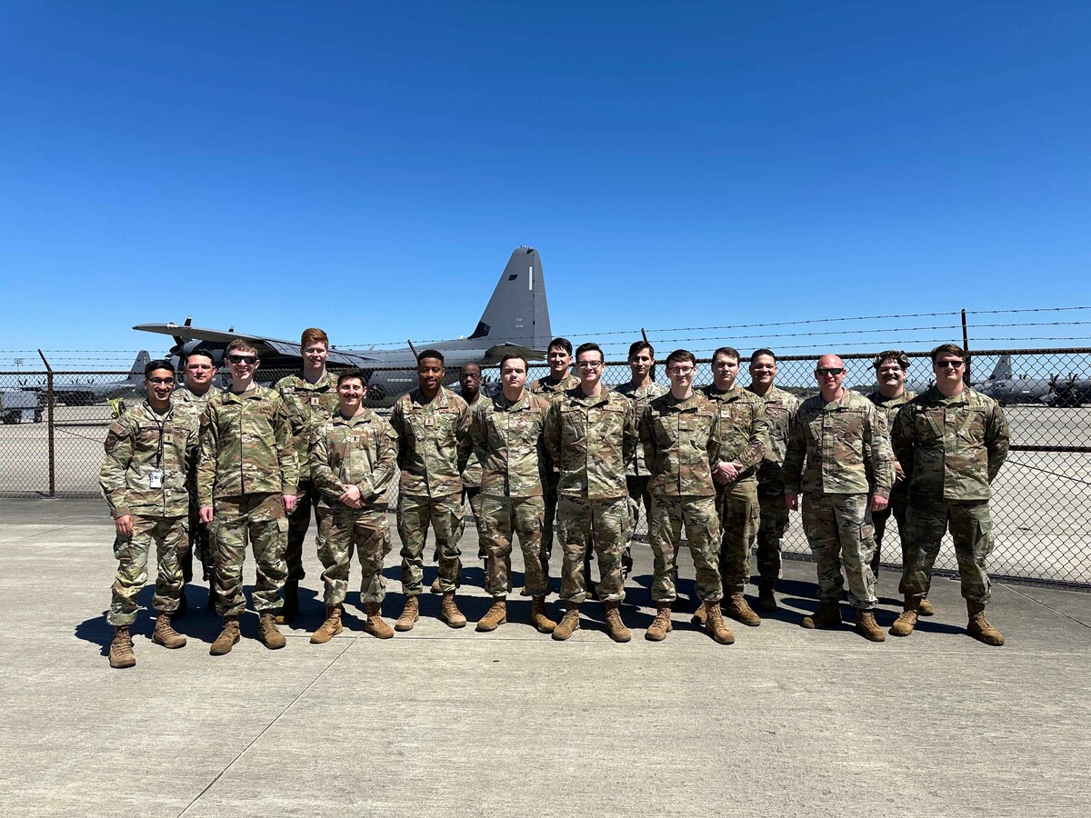 Developers Meet Maintainers for Operations Immersion > 445th Airlift Wing > Article Display