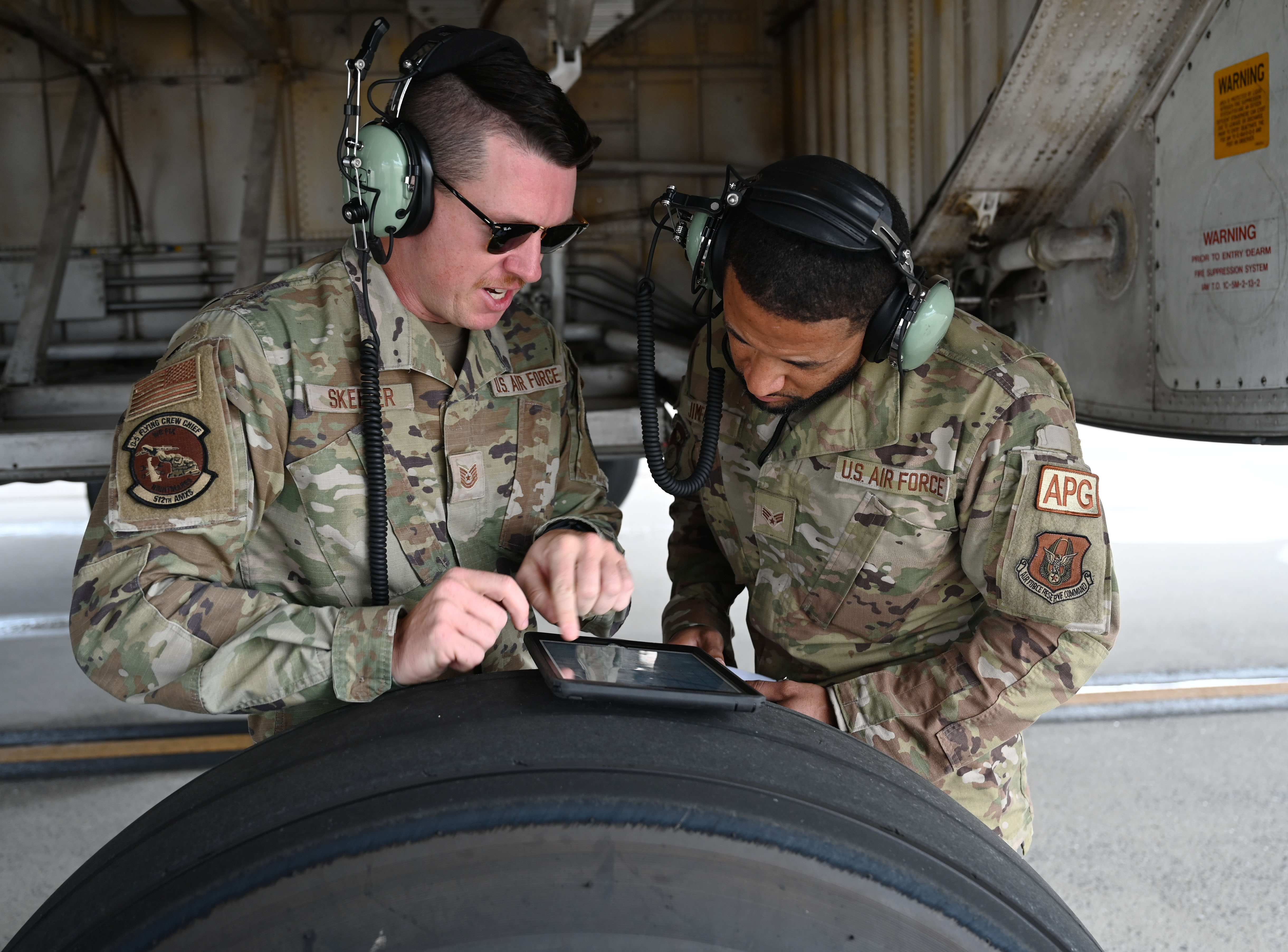 Reservist breaks language barrier to become crew chief > 512th Airlift ...