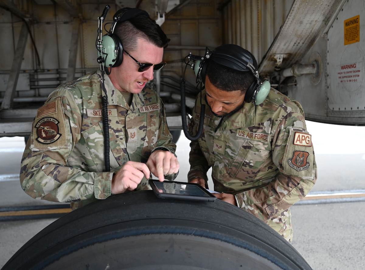 Reservist breaks language barrier to become crew chief > 22nd Air Force ...