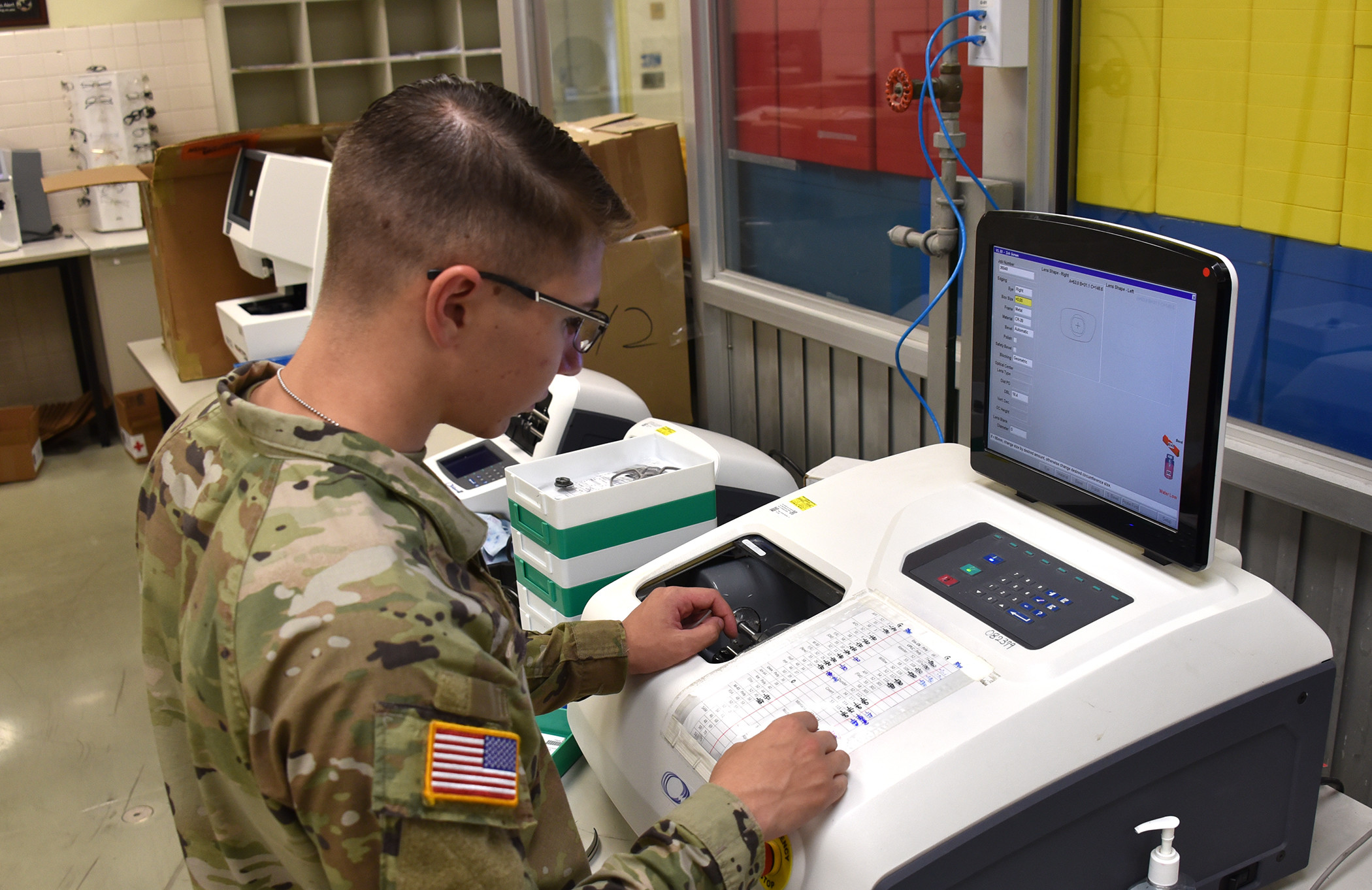 Forward optical fabrication keeps Soldiers in the fight > Army Medical ...