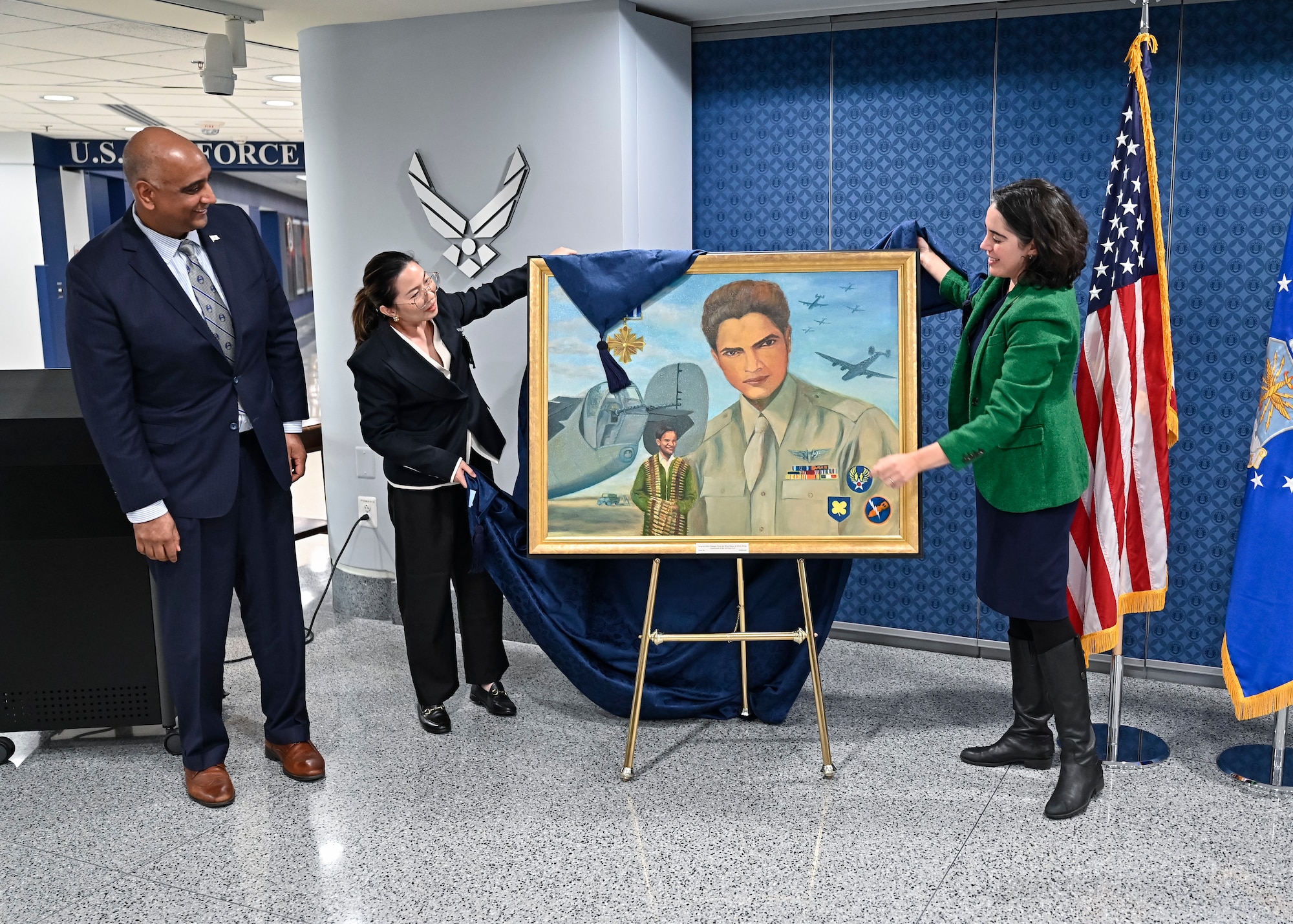 Honoring a hero: USAF History Office unveils first-of-its-kind artwork ...