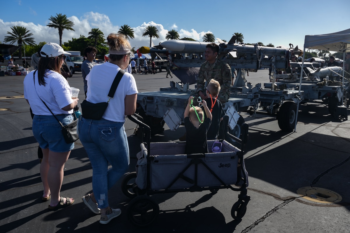 Team Hickam hosts Wings of Aloha Open House > 15th Wing > Article Display