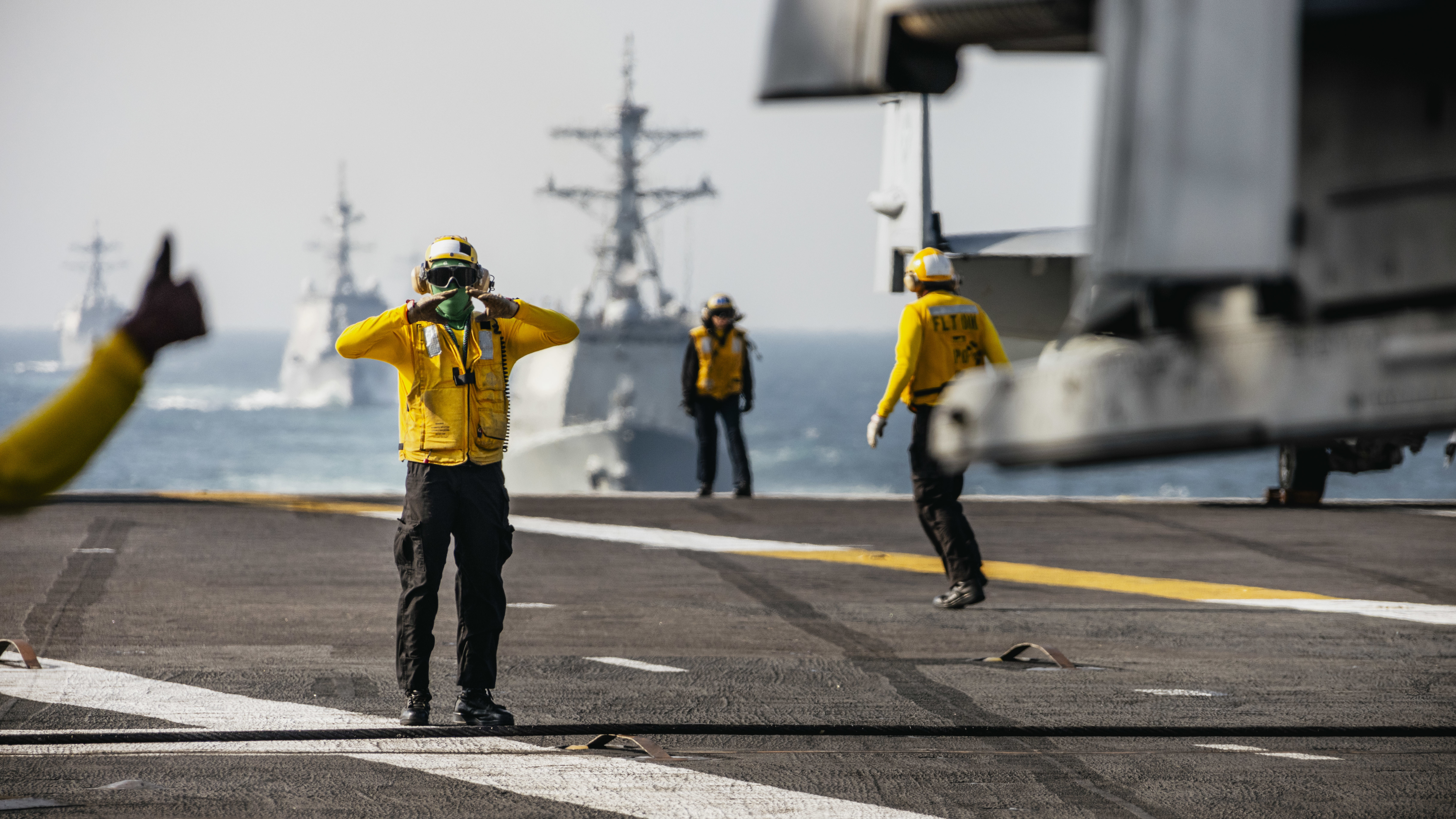 USS George Washington steams in formation with JMSDF, ROK-N during ...