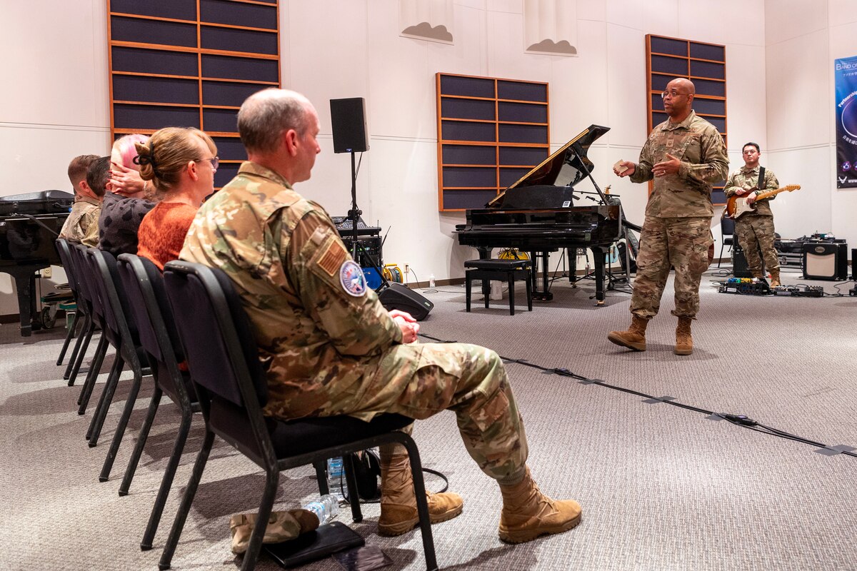 USFJ/5AF, 374 AW commanders visit Band of the Pacific-Asia > Yokota Air ...