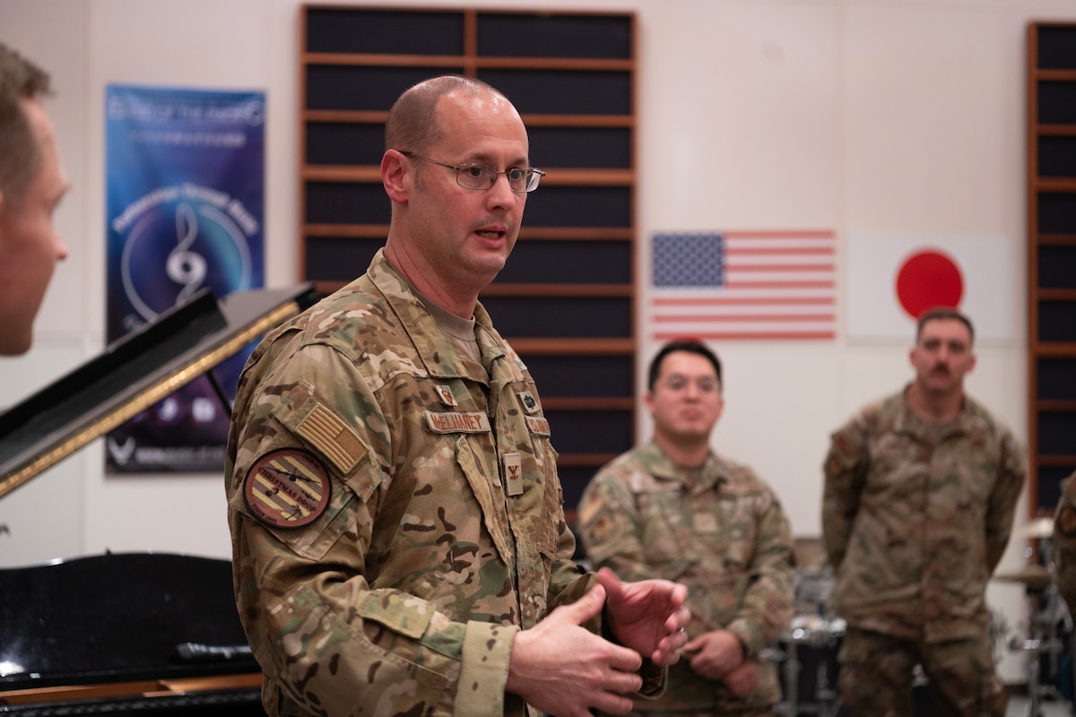 USFJ/5AF, 374 AW commanders visit Band of the Pacific-Asia > Yokota Air ...